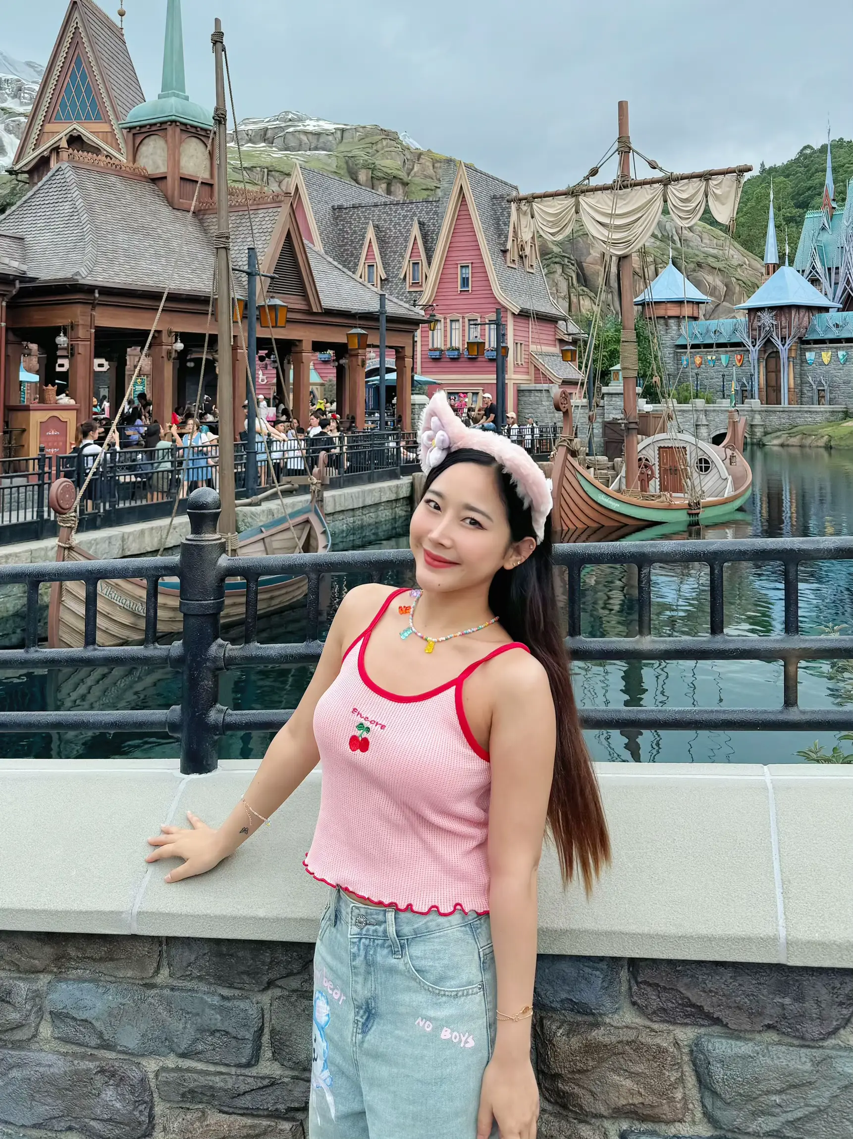 แต่งตัวไป Disneyland hongkong แบบสาวตัวเล็ก | แกลเลอรีที่โพสต์โดย Bowabowa | Lemon8