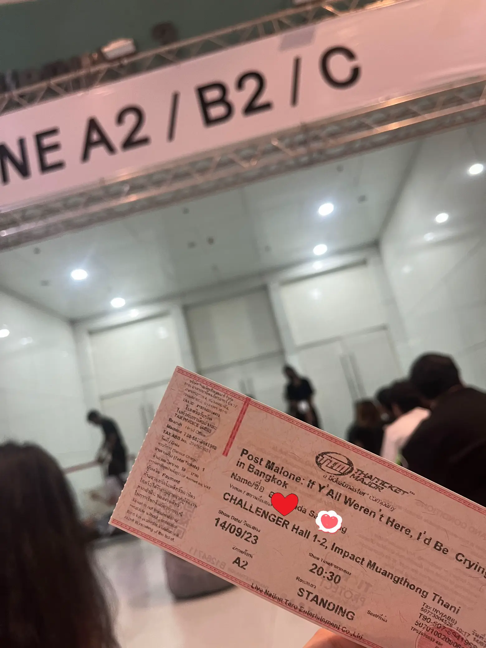 ไปคอน Post Malone 🩵 | แกลเลอรีที่โพสต์โดย Jeep | Lemon8