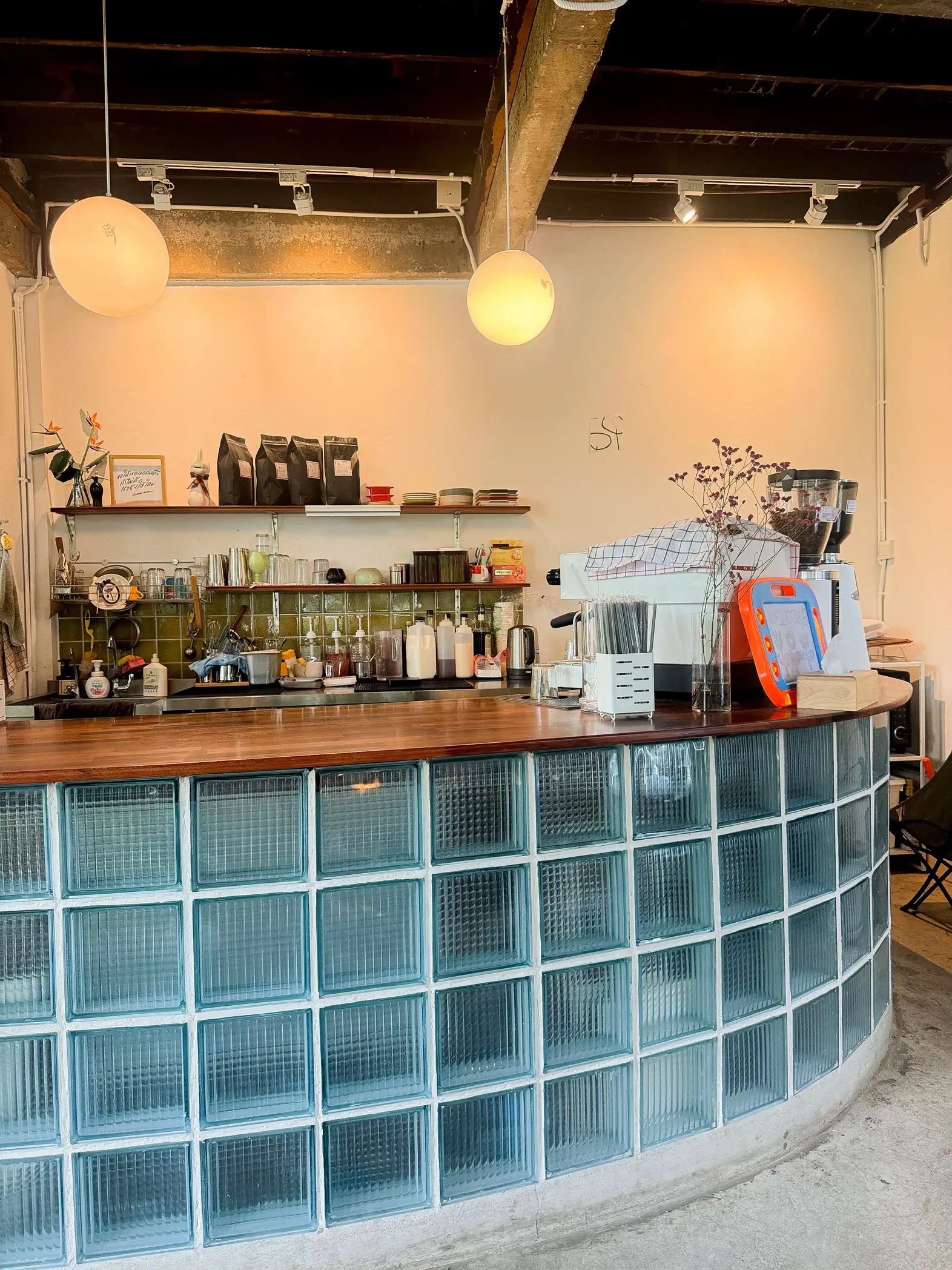 ไปนอนชิลที่คาเฟ่ To chare | แกลเลอรีที่โพสต์โดย Osaka Acrk | Lemon8