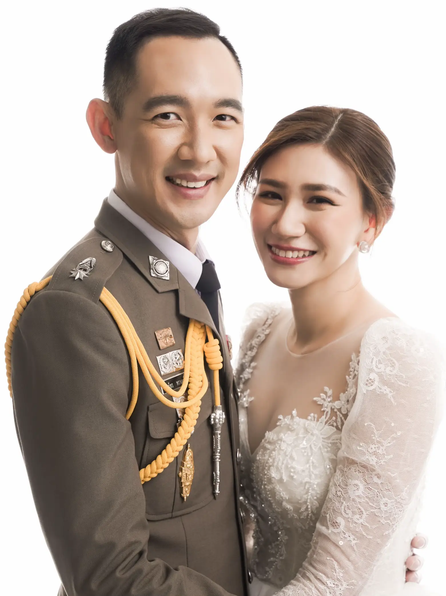 ถ่ายพรีเวดดิ้งในสตูดิโอ👰🏼🤵🏻 ราคาไม่เกิน 6,000฿📸 | แกลเลอรีที่โพสต์โดย NaTtii🦩 | Lemon8