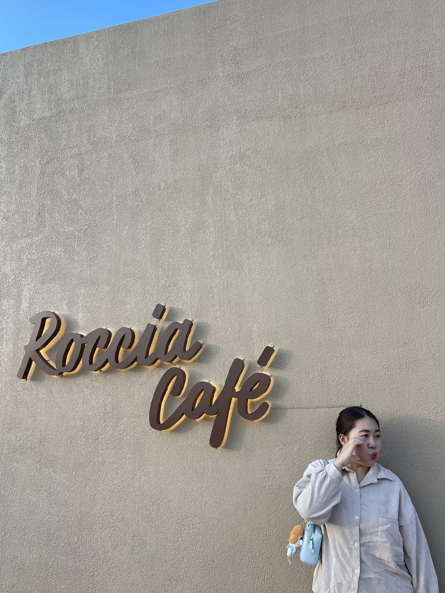 คาเฟ่ริมแม่น้ำแควห้ามพลาด | Roccia café 🍵 | แกลเลอรีที่โพสต์โดย Bamie 💐 ...