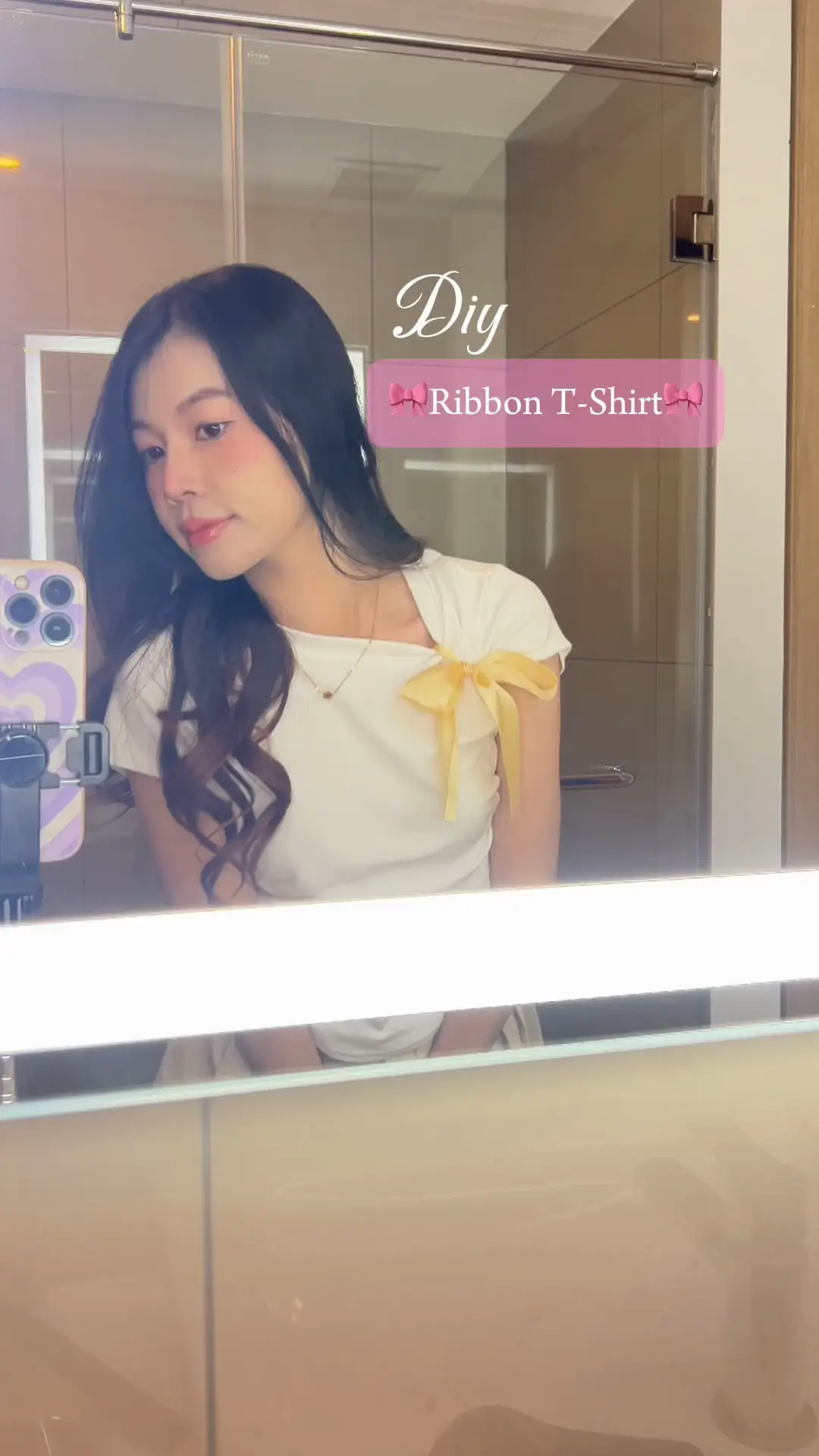 DIY เสืัอเก่าๆ ใหักลายเป็นเสื้อใหม่ตามเทรนผูกโบว์น่ารักๆ🎀 | วิดีโอที่เผยแพร่โดย Panpan | Lemon8