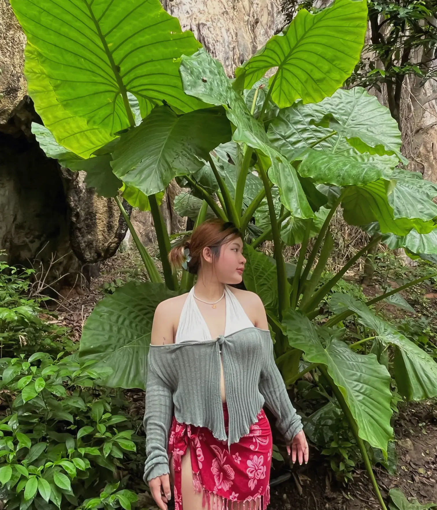 Idea ท่าโพสไปทะสไตล์ island girl 🌴🌺🌊 | แกลเลอรีที่โพสต์โดย ginnie de vann | Lemon8