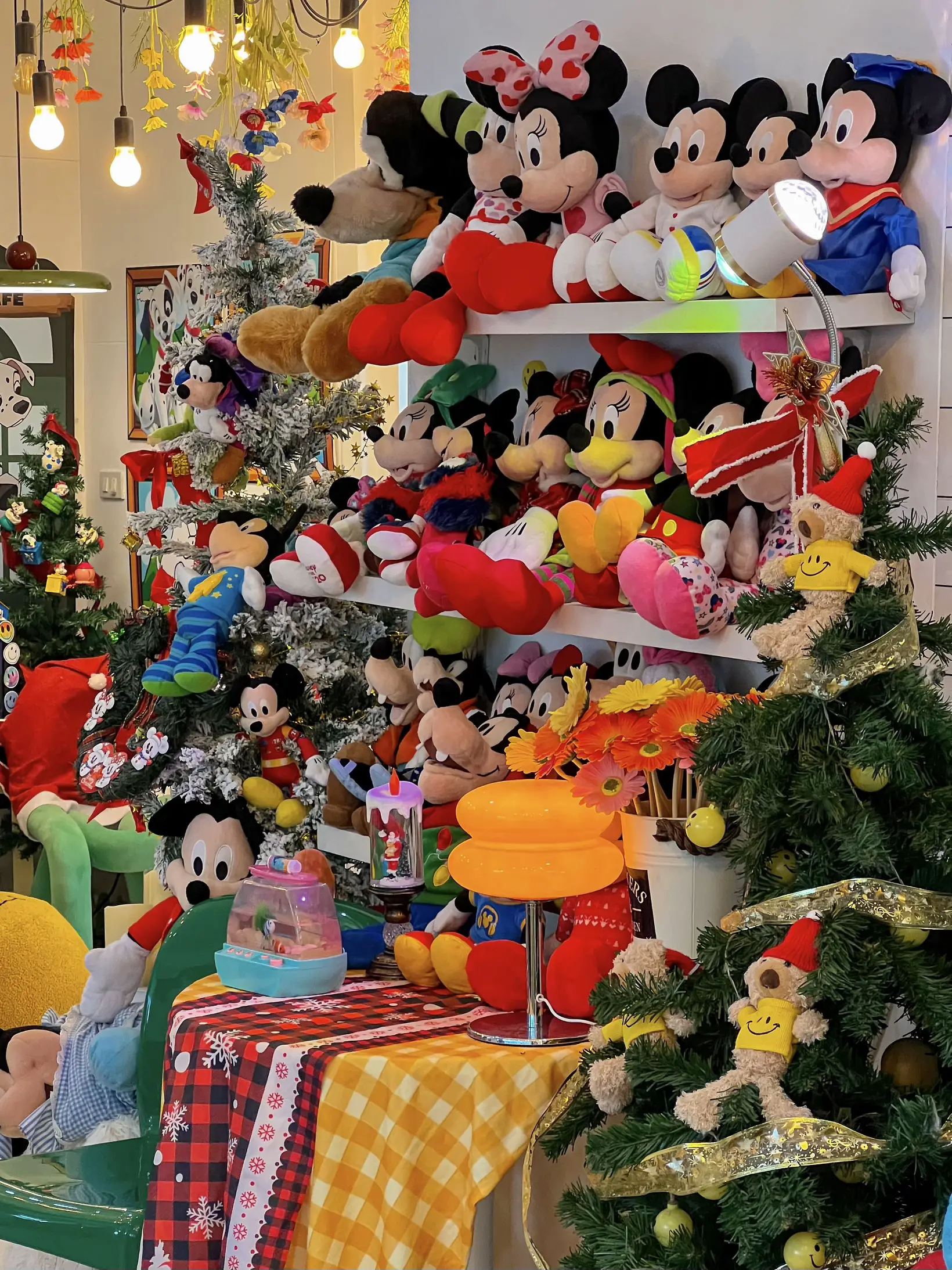 🎄คาเฟ่สุดคิ้วท์ที่นนทบุรีจัดธีมคริสต์มาสแล้ว! | แกลเลอรีที่โพสต์โดย Jabchaith | Lemon8