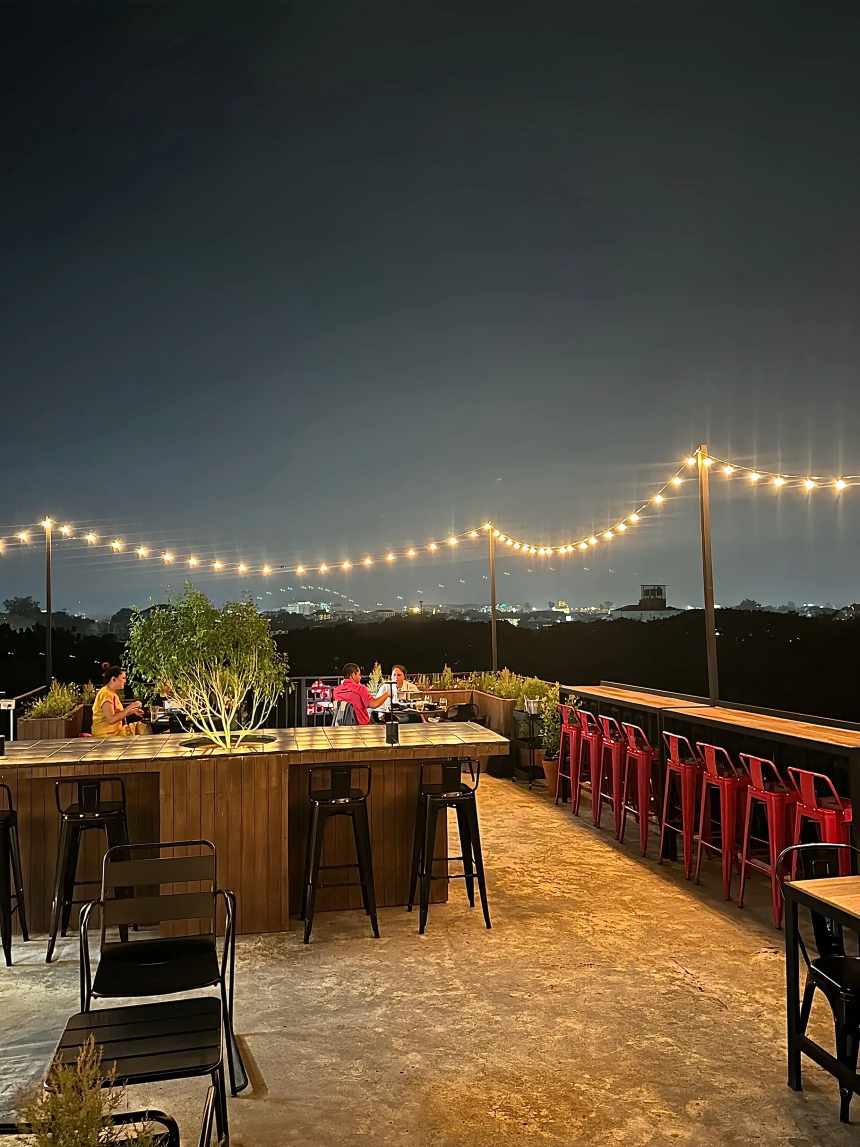 🍹ร้านหมาล่าบนดาดฟ้าที่บรรยากาศดีย์มากกก !!! | แกลเลอรีที่โพสต์โดย noohna___ | Lemon8