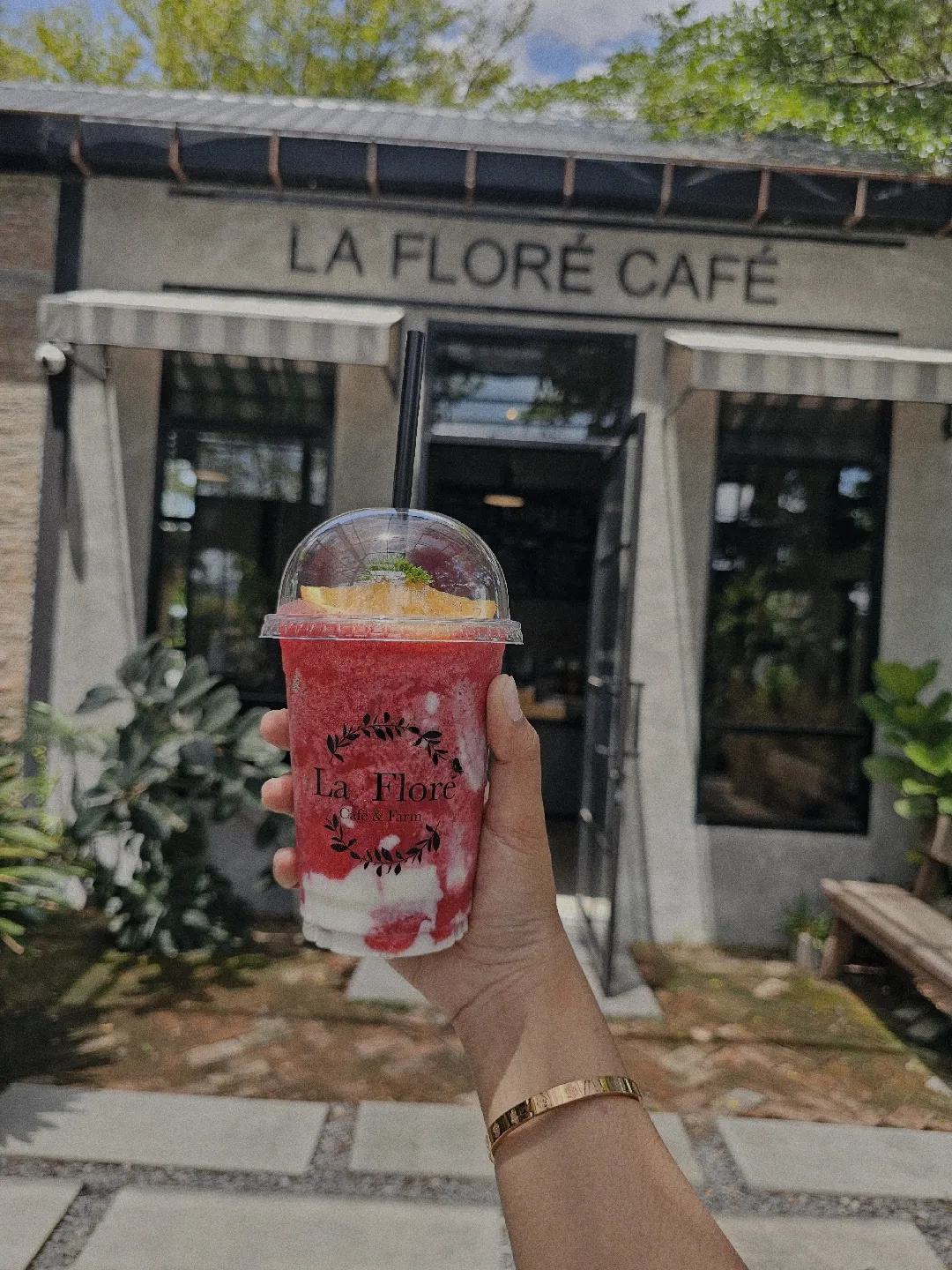 รีวิว La floré café | แกลเลอรีที่โพสต์โดย Pattarawadee Ki | Lemon8