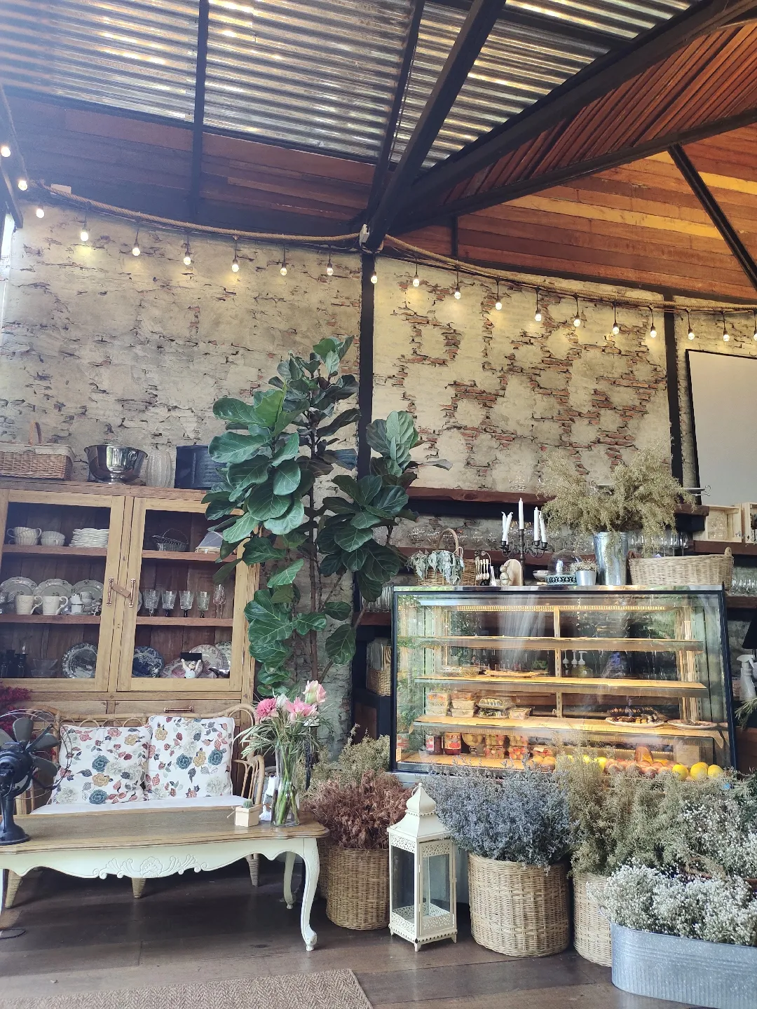 Let me tell you our story cafe 🌈🍊🌷 | แกลเลอรีที่โพสต์โดย เที่ยว กับ ฟู ...