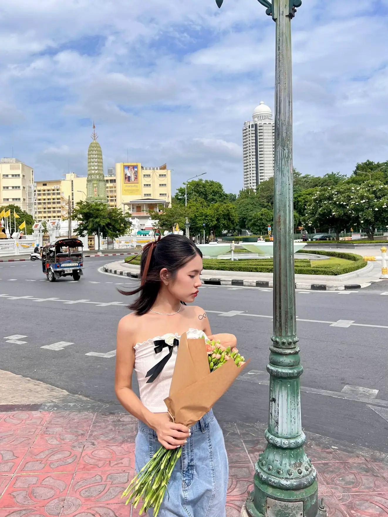 OOTD IDEA ไปถ่ายรูปปังๆที่ปากคลองตลาด💐💗 | แกลเลอรีที่โพสต์โดย Yammuch | Lemon8