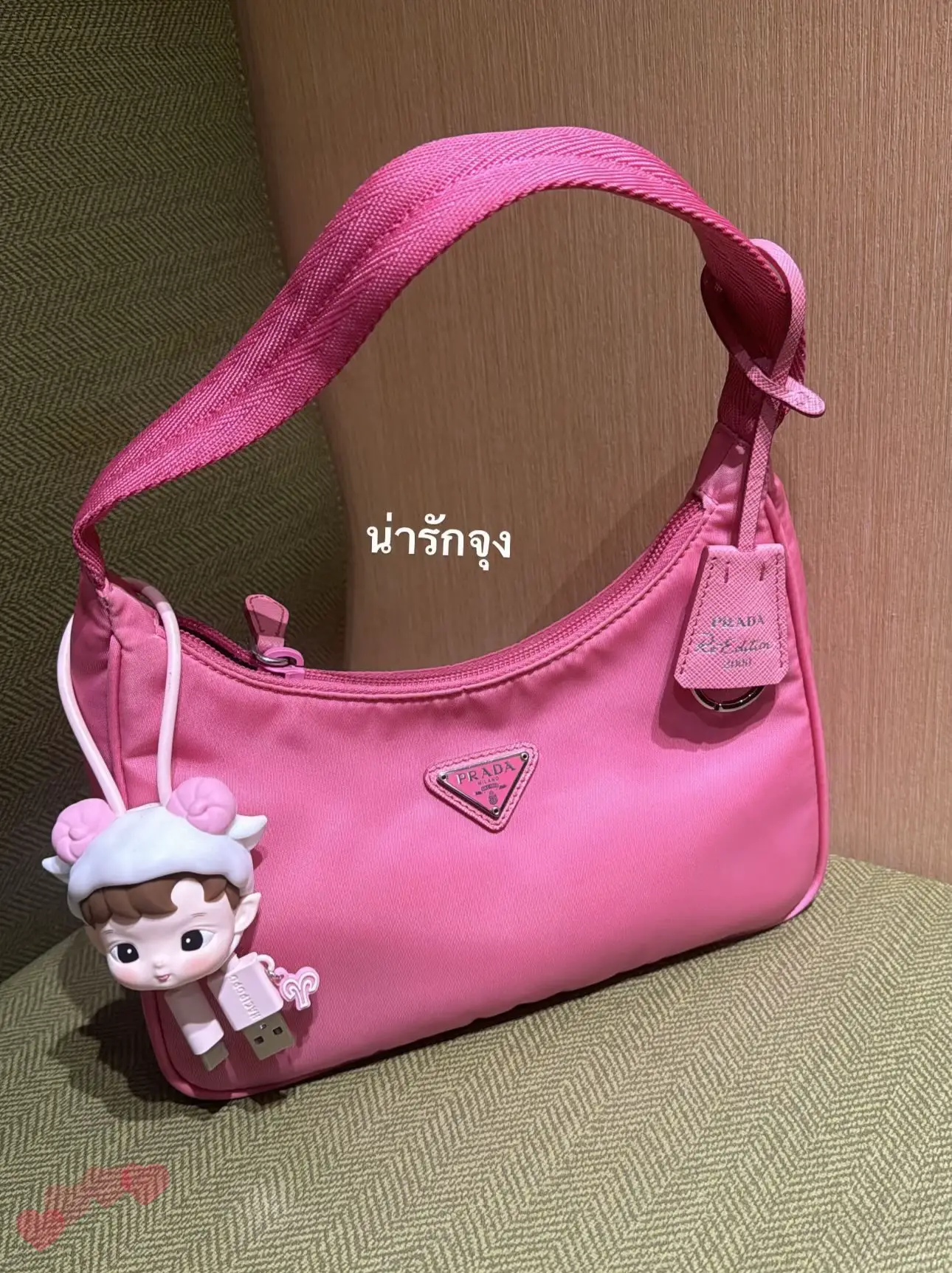 รีวิว Prada Re-edition Nylon สีชมพู💗 | แกลเลอรีที่โพสต์โดย Santos ...