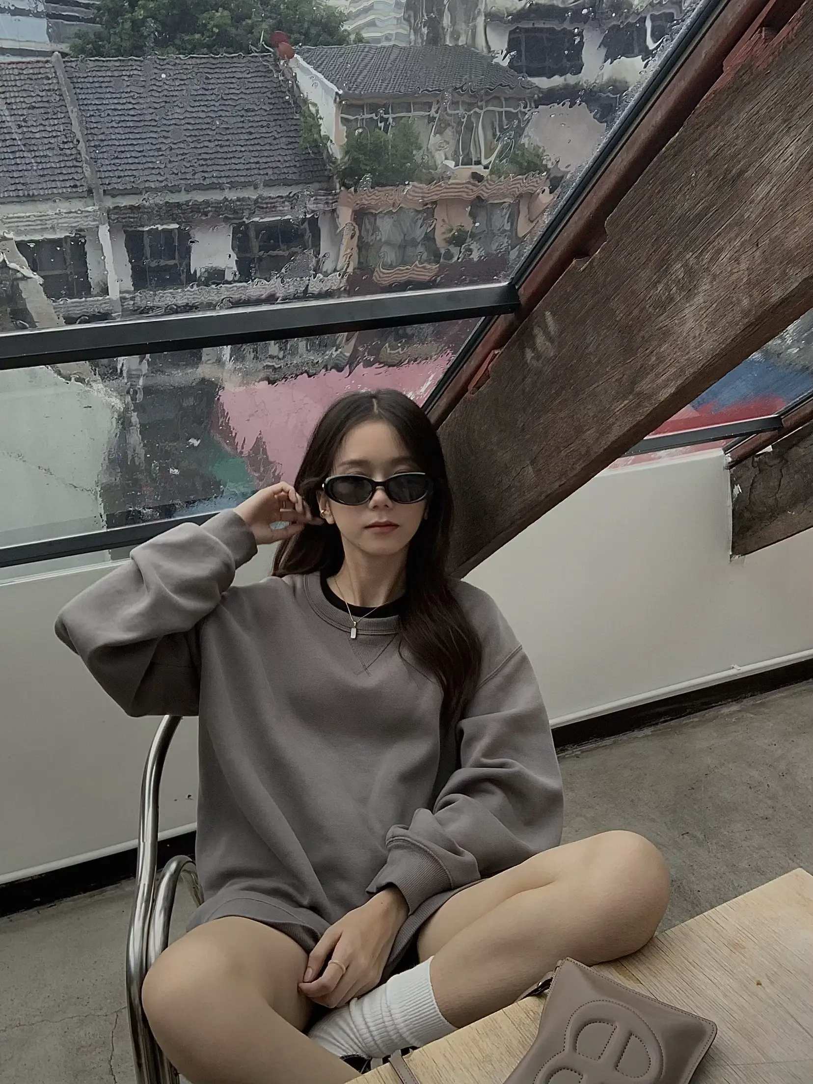 How to ถ่ายรูปฟีล cozy girl in the city แบบปังๆ | แกลเลอรีที่โพสต์โดย jry | Lemon8