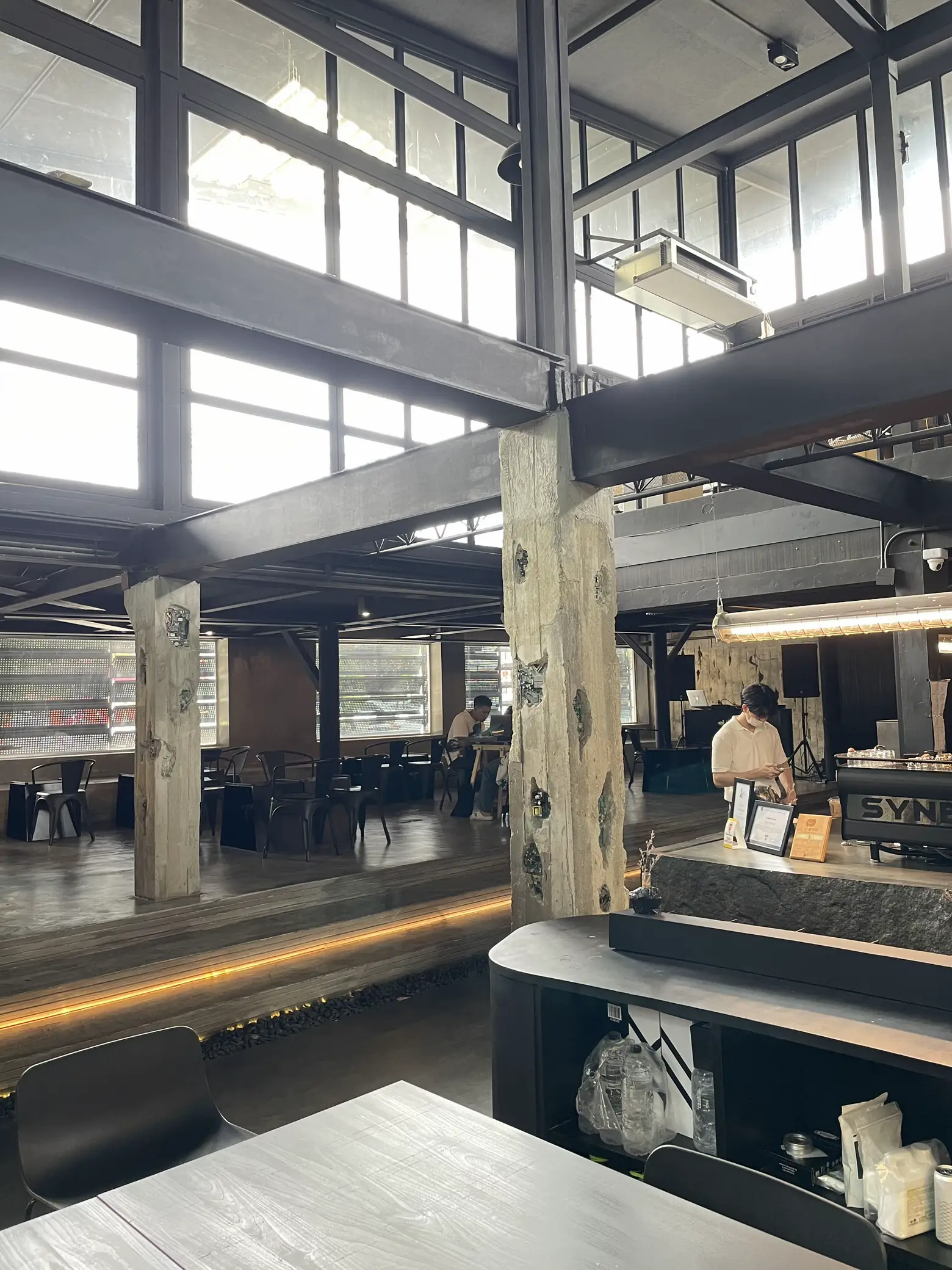 คาเฟ่โกดังกาแฟ ☕️ @ลาดพร้าววังหิน | แกลเลอรีที่โพสต์โดย Jenniedae | Lemon8