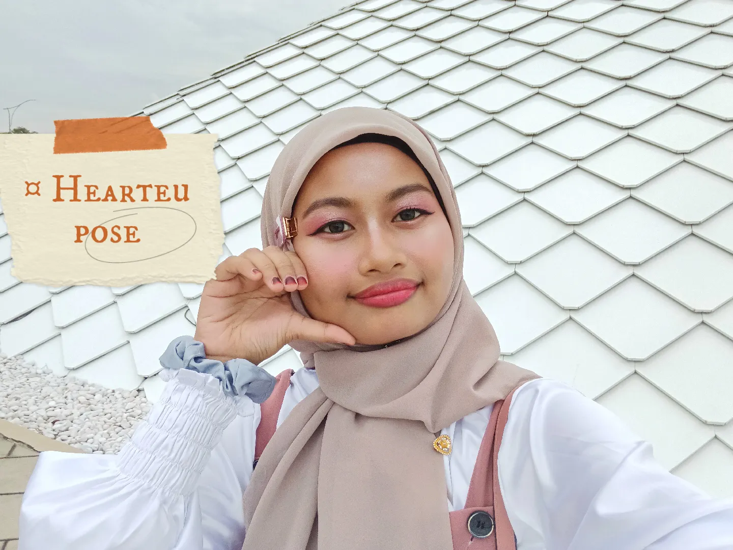 Ka-utee selfie poses with scrunchy ON☆°• 🩷🩵 🦋°• | Galeri diposting oleh Zυɾα Ƹ̵̡⁠Ӝ̵̨̄⁠Ʒ | Lemon8