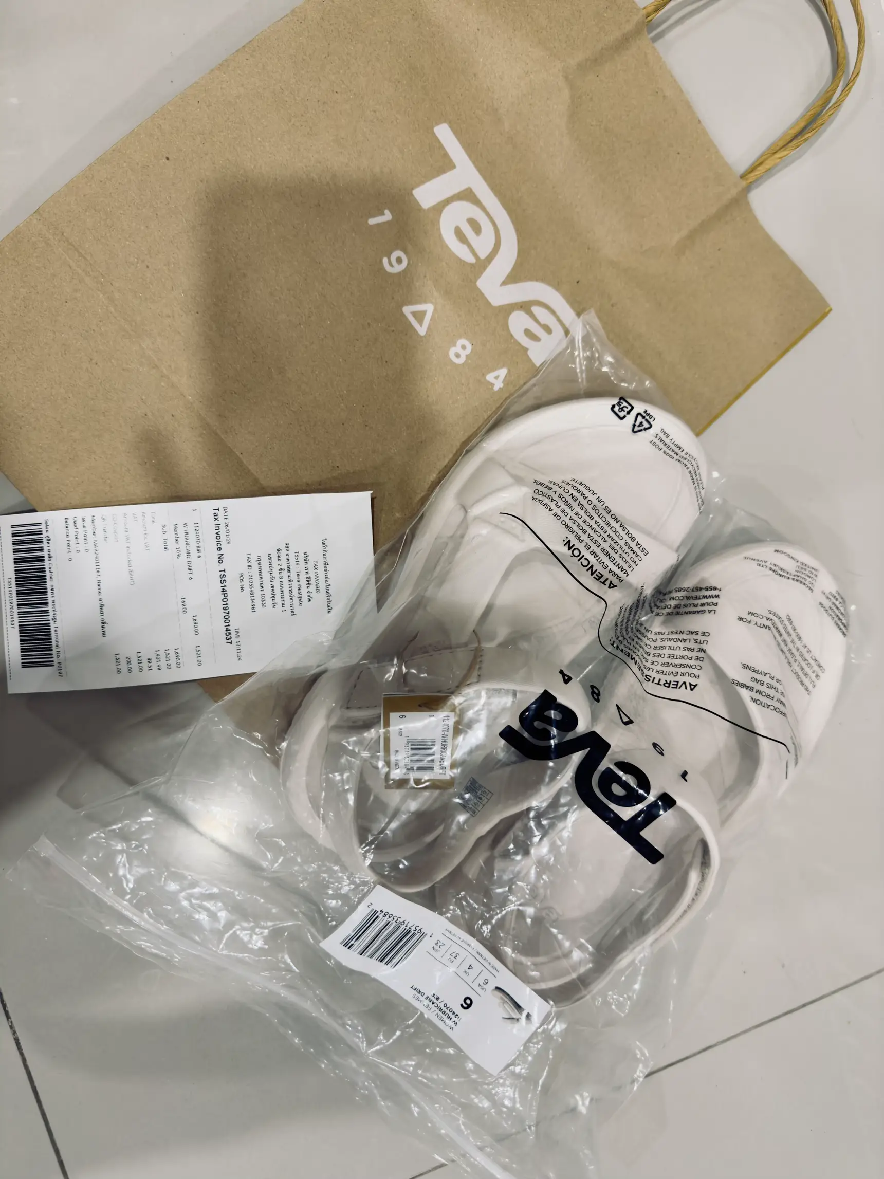 รองเท้า Teva | แกลเลอรีที่โพสต์โดย A R T H I T T A | Lemon8