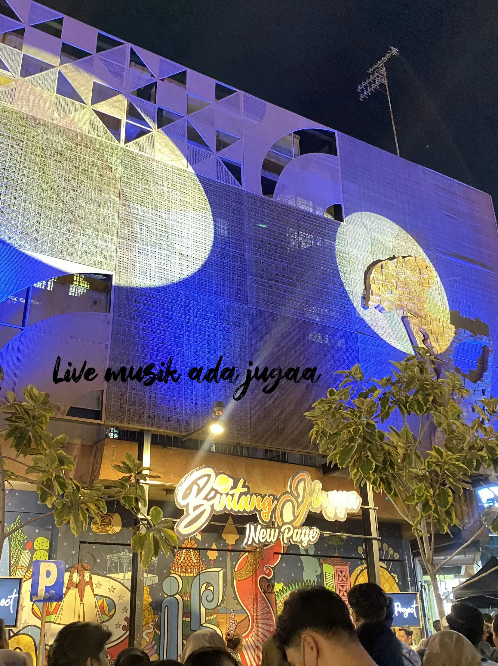 Jalan jalan ke Malioboro nya Solo | Galeri diposting oleh Rima Melati | Lemon8