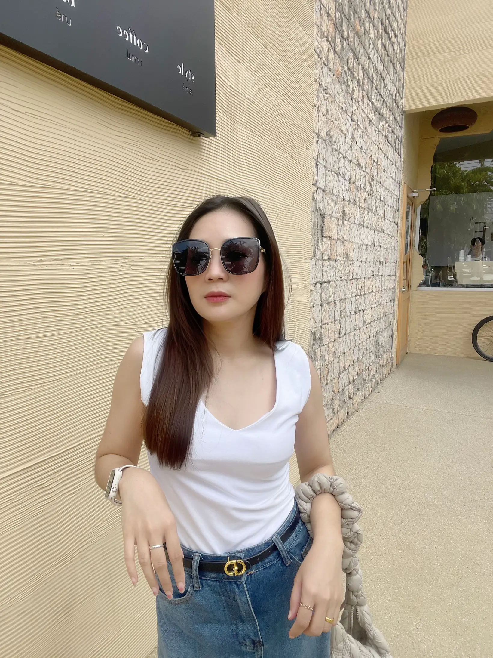 ลุคแมทช์กระโปรงยีนส์ | แกลเลอรีที่โพสต์โดย Kwan Mena~ | Lemon8