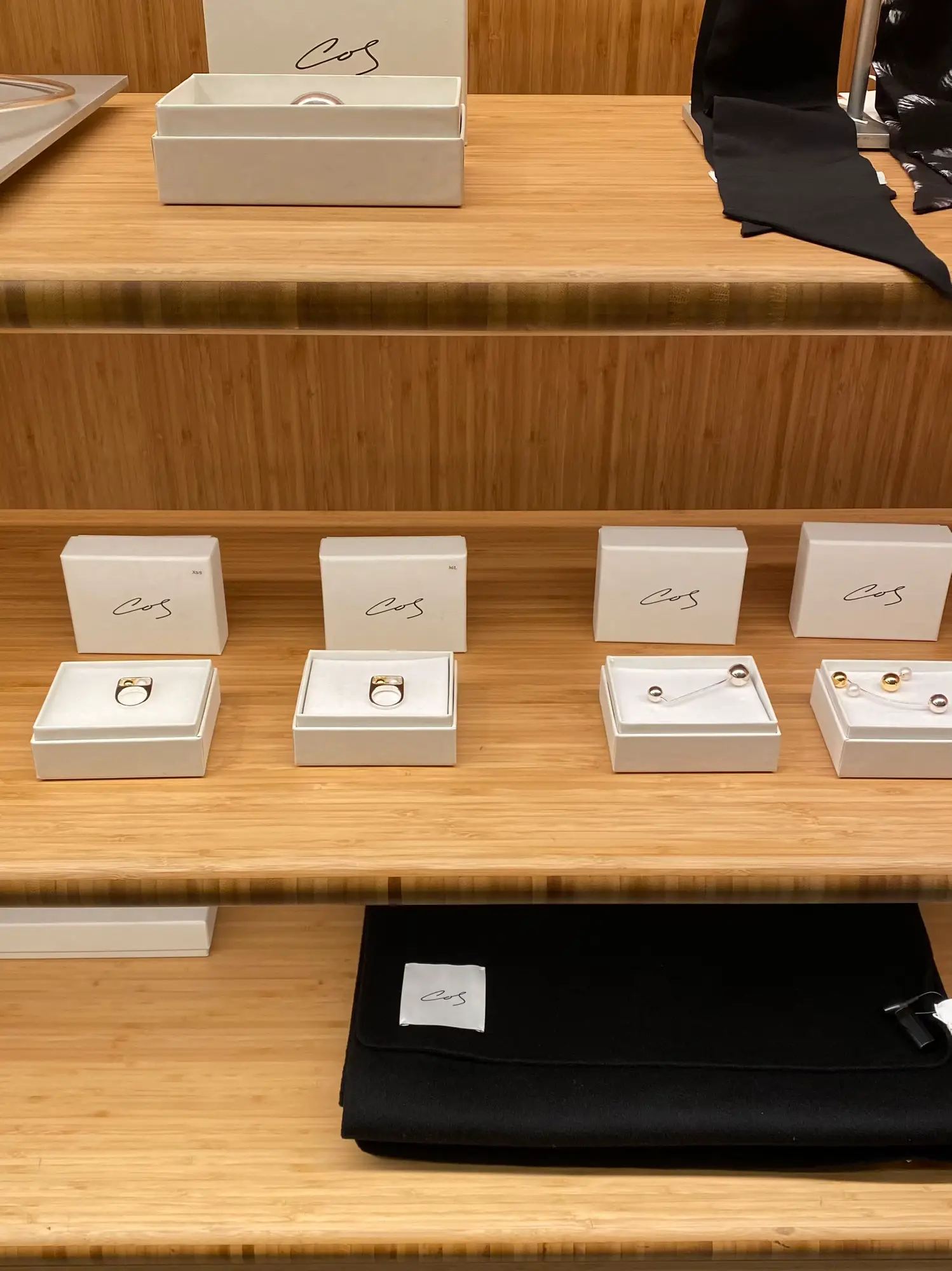 COS NEW STORE | สัมผัสใหม่พร้อมคอนเซปต์ความยั่งยืน | แกลเลอรีที่โพสต์โดย woonnwoon | Lemon8