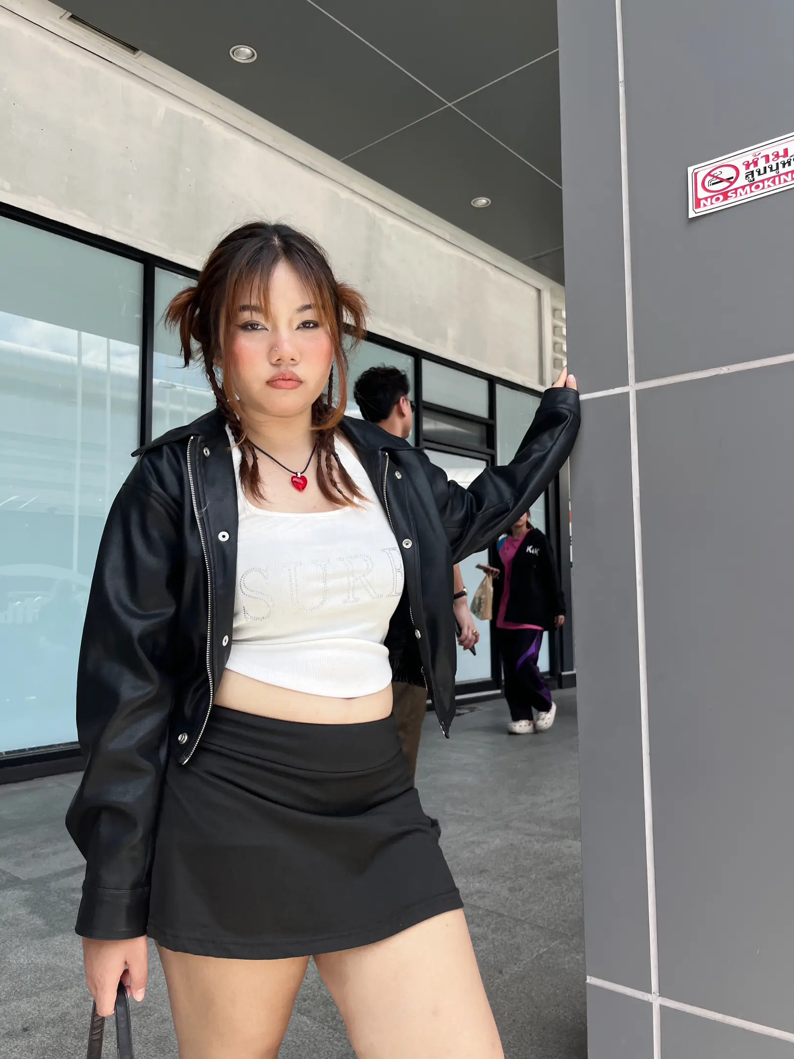 OOTD Mix & Match ลุคไปคอนเสิร์ต! | แกลเลอรีที่โพสต์โดย bibi | Lemon8