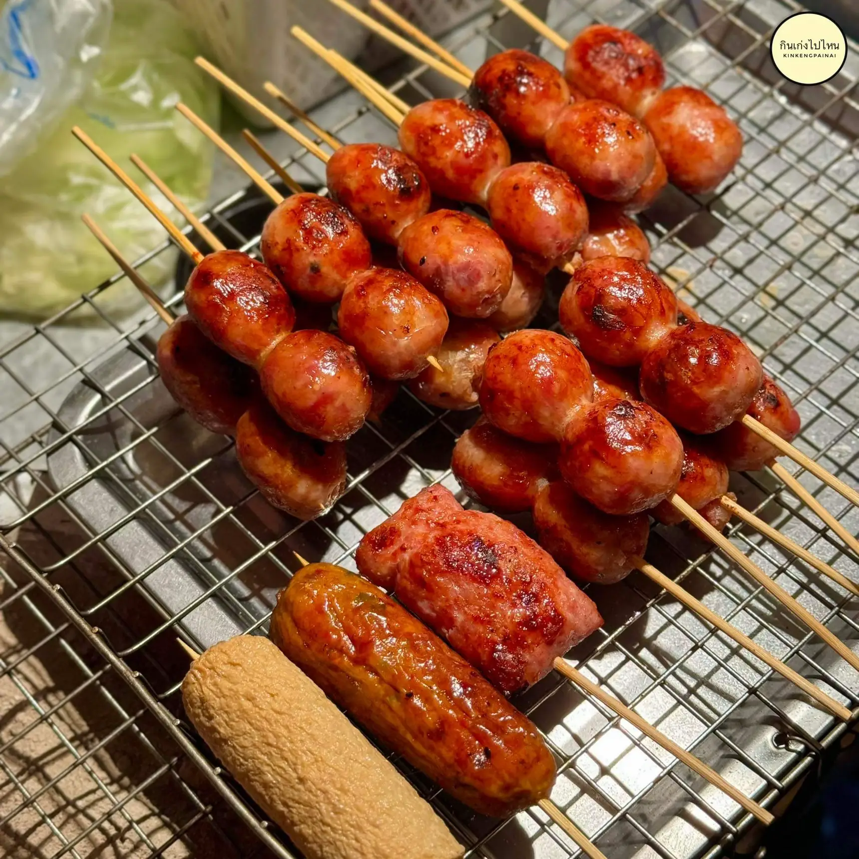 ร้านไส้กรอกอีสานย่างเตาถ่าน ไม้ละ 13.- สนามกีฬาห้วยขวาง | แกลเลอรีที่ ...