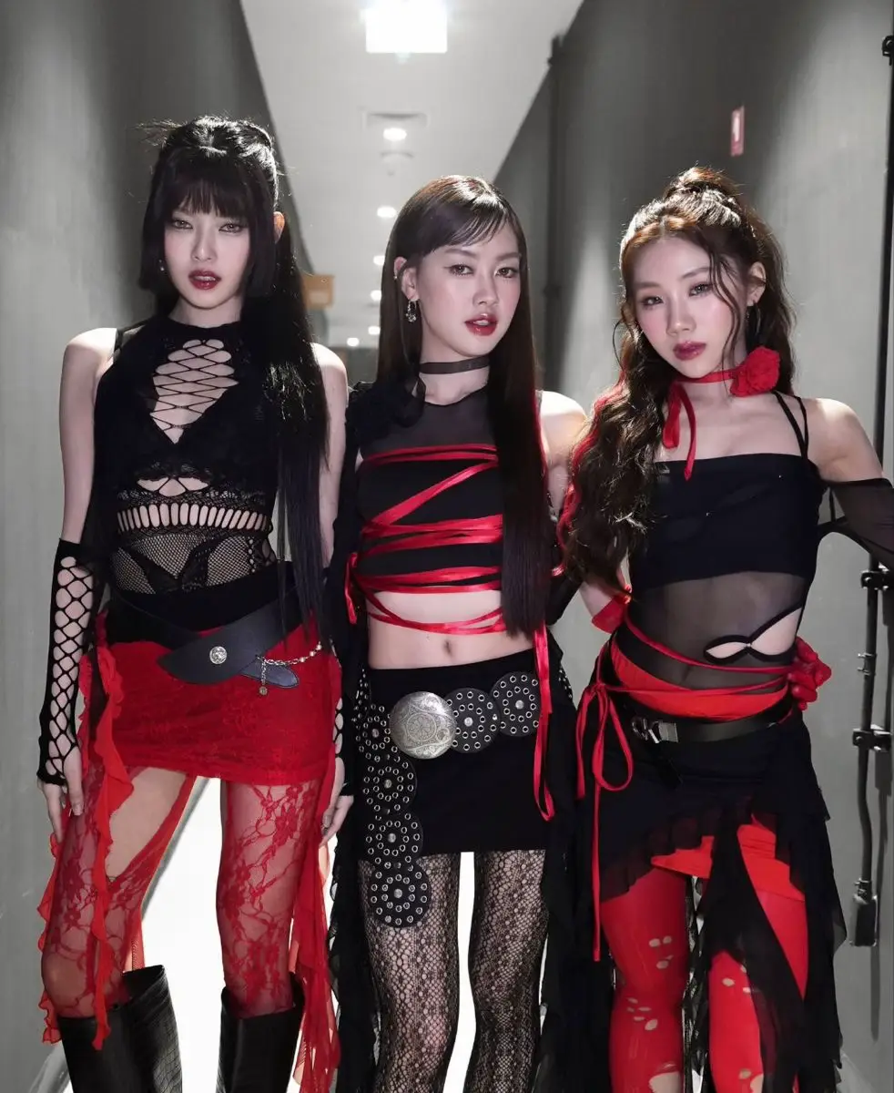 พาส่อง🔎 คอสตูมสุดปังของสาวๆ PiXXiE | แกลเลอรีที่โพสต์โดย nnerun | Lemon8