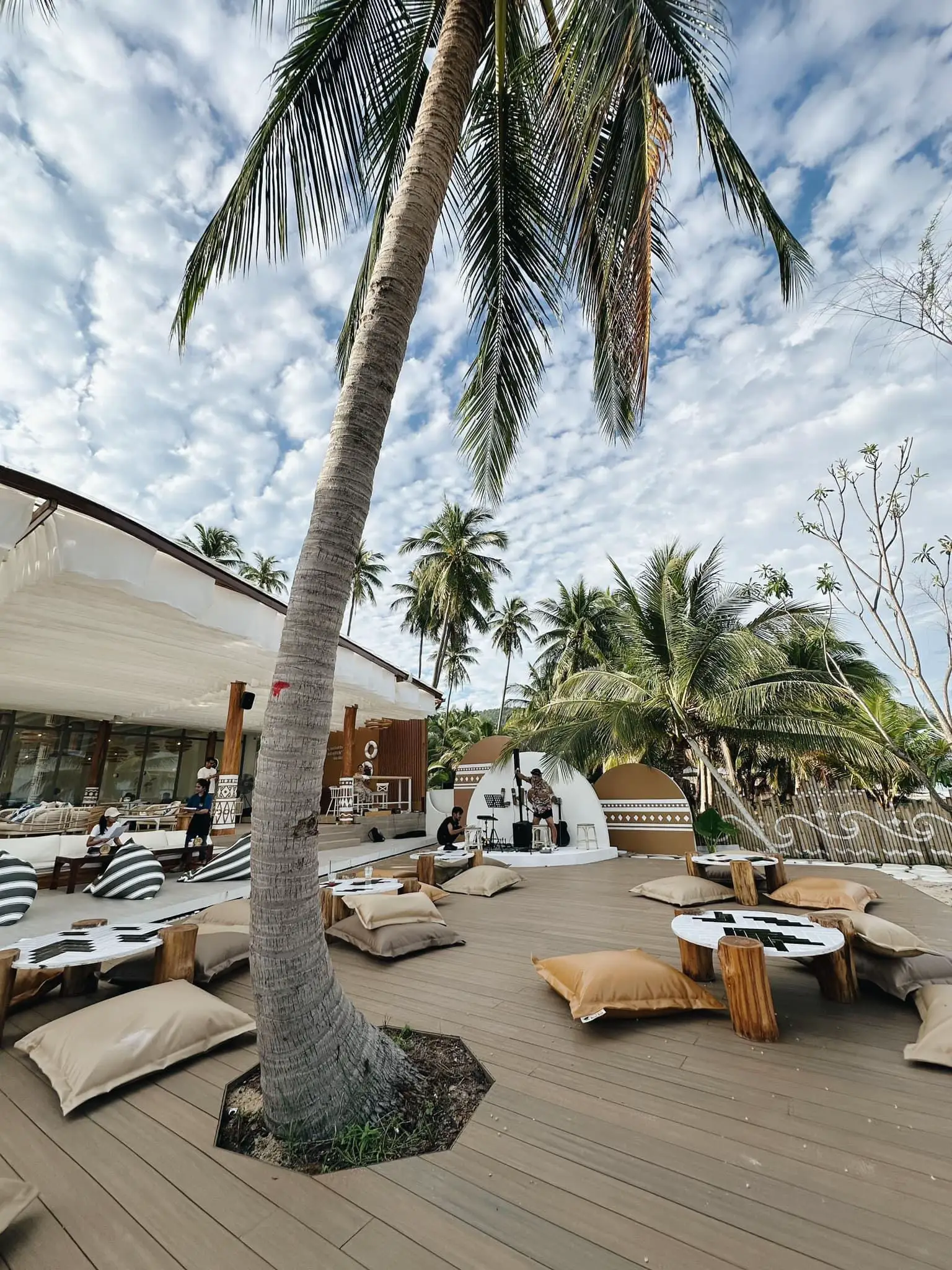 Luca Beach Club Sichon | แกลเลอรีที่โพสต์โดย CafeHoppingNST | Lemon8