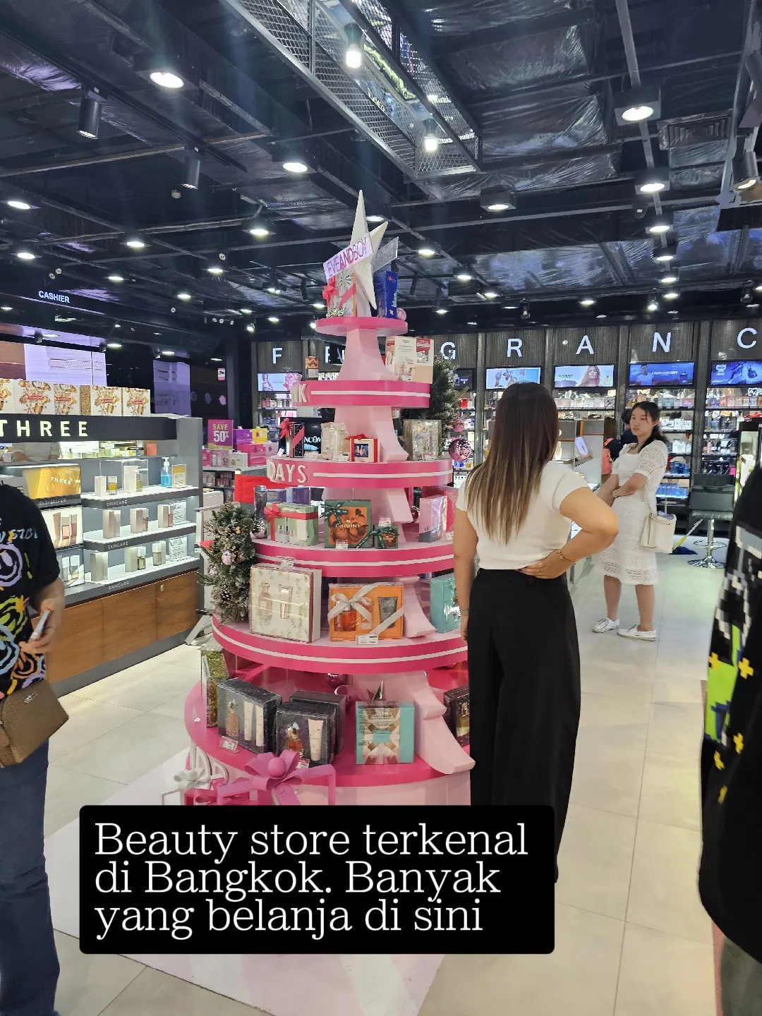 Eve And Boy, Sephora nya Bangkok | Galeri diposting oleh reviewdis | Lemon8