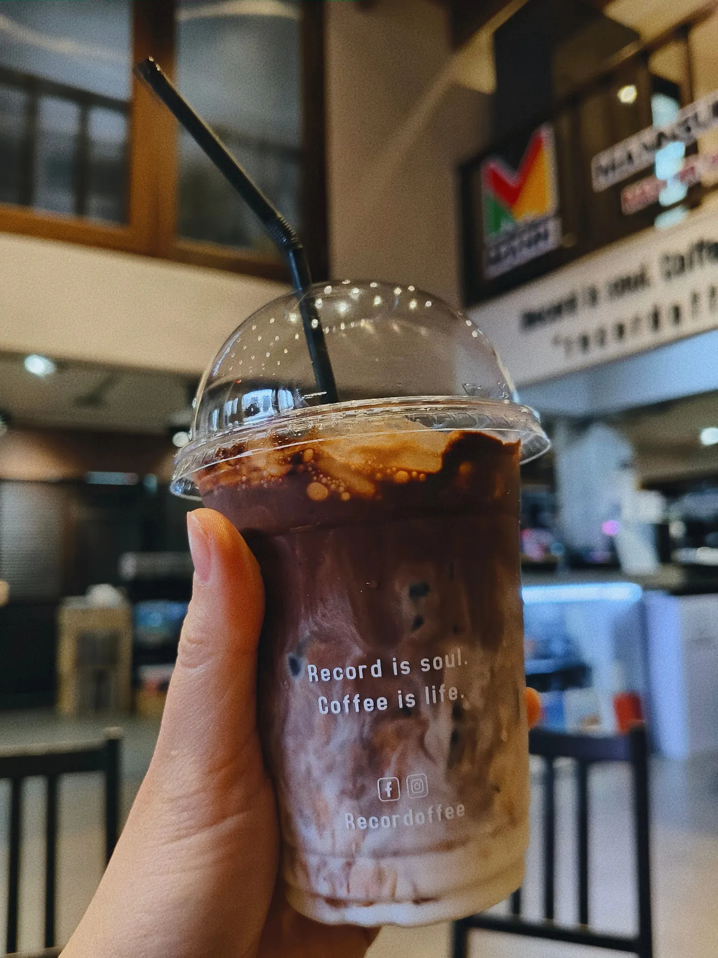 Record coffee ☕ #คาฟงคาเฟ่ #ย่านหัวลำโพง | แกลเลอรีที่โพสต์โดย Im Bim | Lemon8