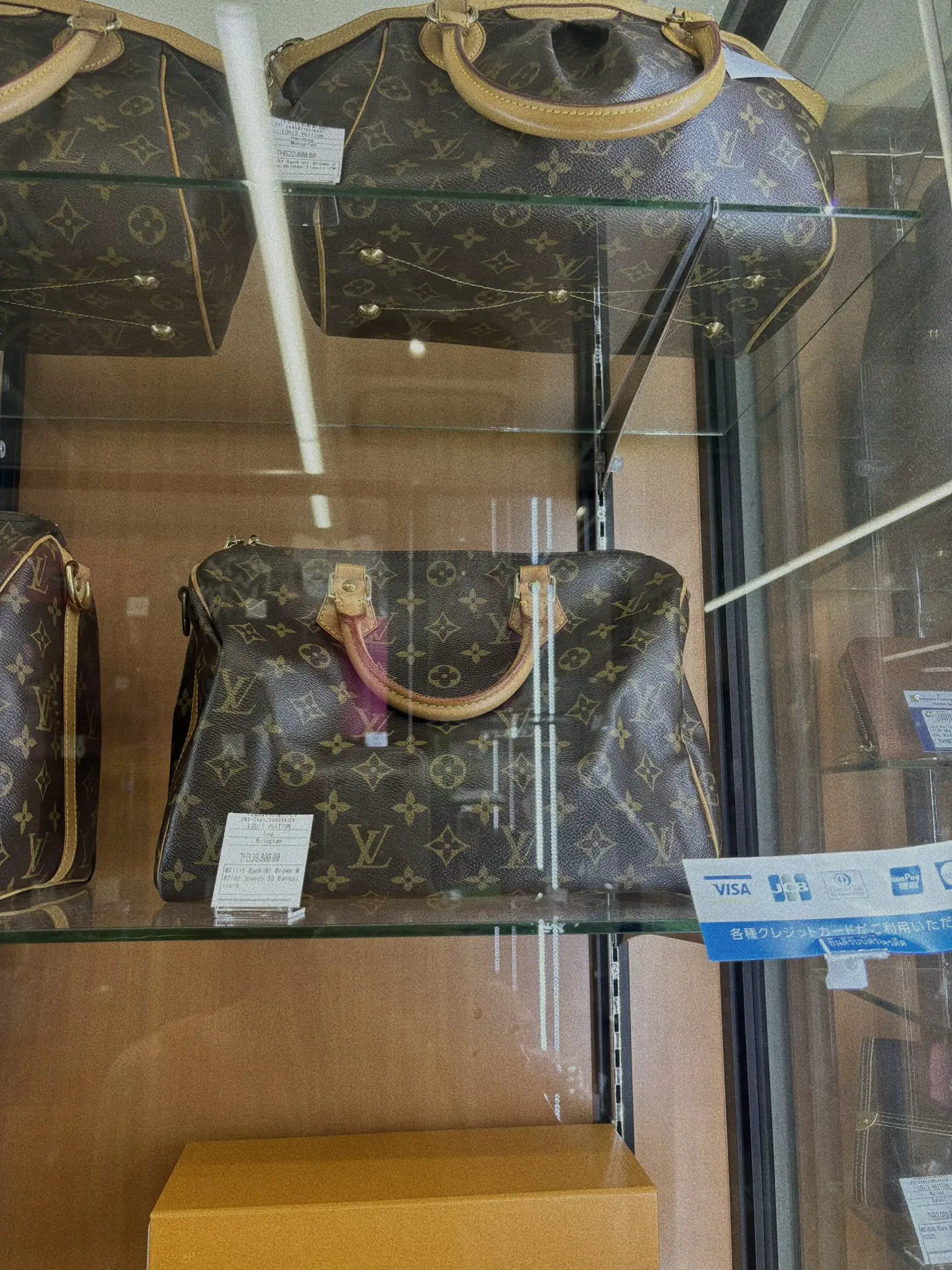 ร้าน Second-Hand store (ไม่รู้ลับหรือเปล่า)มีแต่คนญี่ปุ่น! | แกลเลอรีที่โพสต์โดย Napakarn | Lemon8