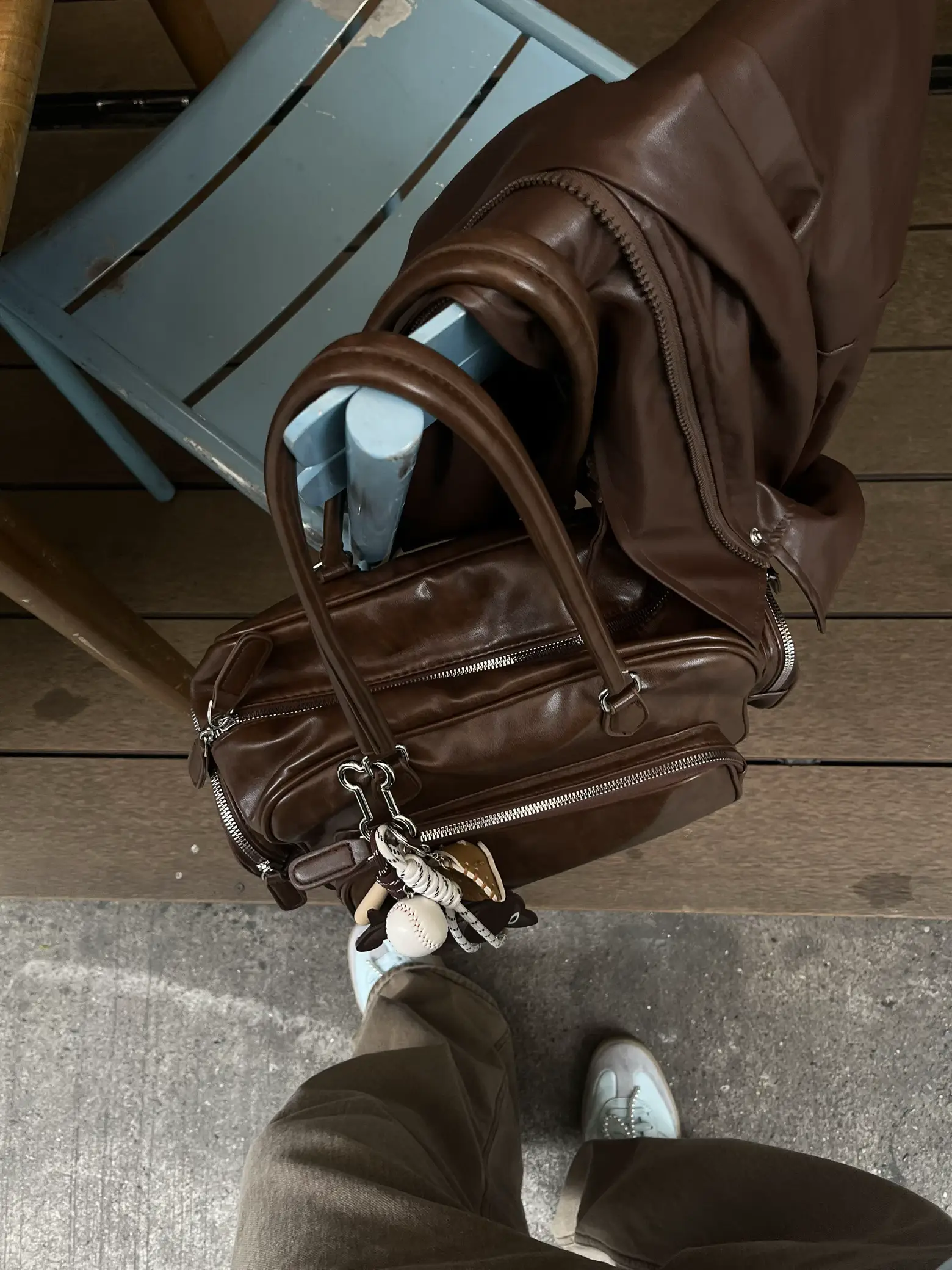 แชร์ไอเดียแต่งตัวคู่เพื่อนสาว กับคาเฟ่ที่นึกว่าอยู่โซล🤎 | แกลเลอรีที่ ...