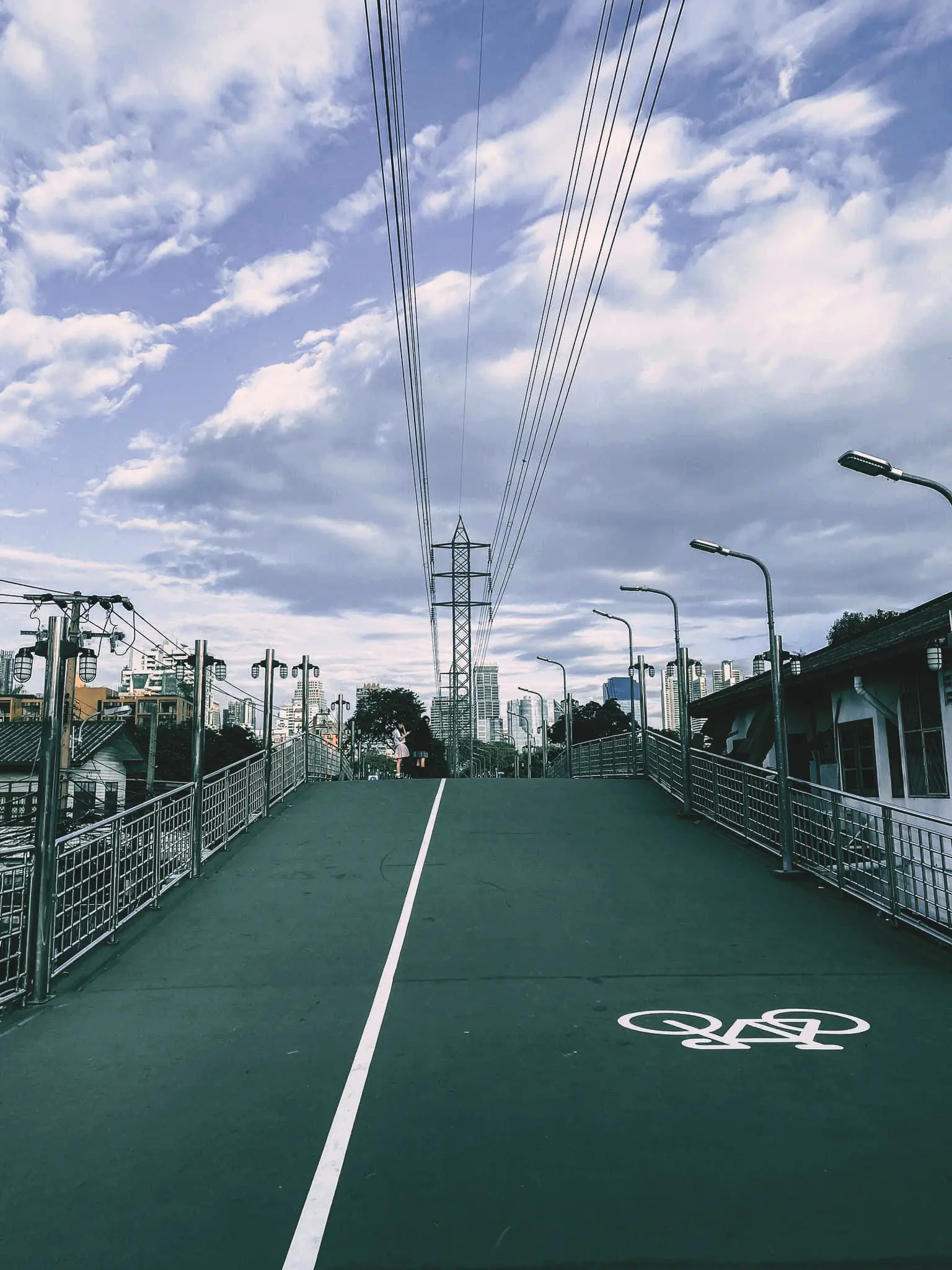 สะพานเขียว : สวนลุมพินี-สวนเบญจกิติ🌿🌳 | แกลเลอรีที่โพสต์โดย 🐰~Bumble.bee🍋 | Lemon8