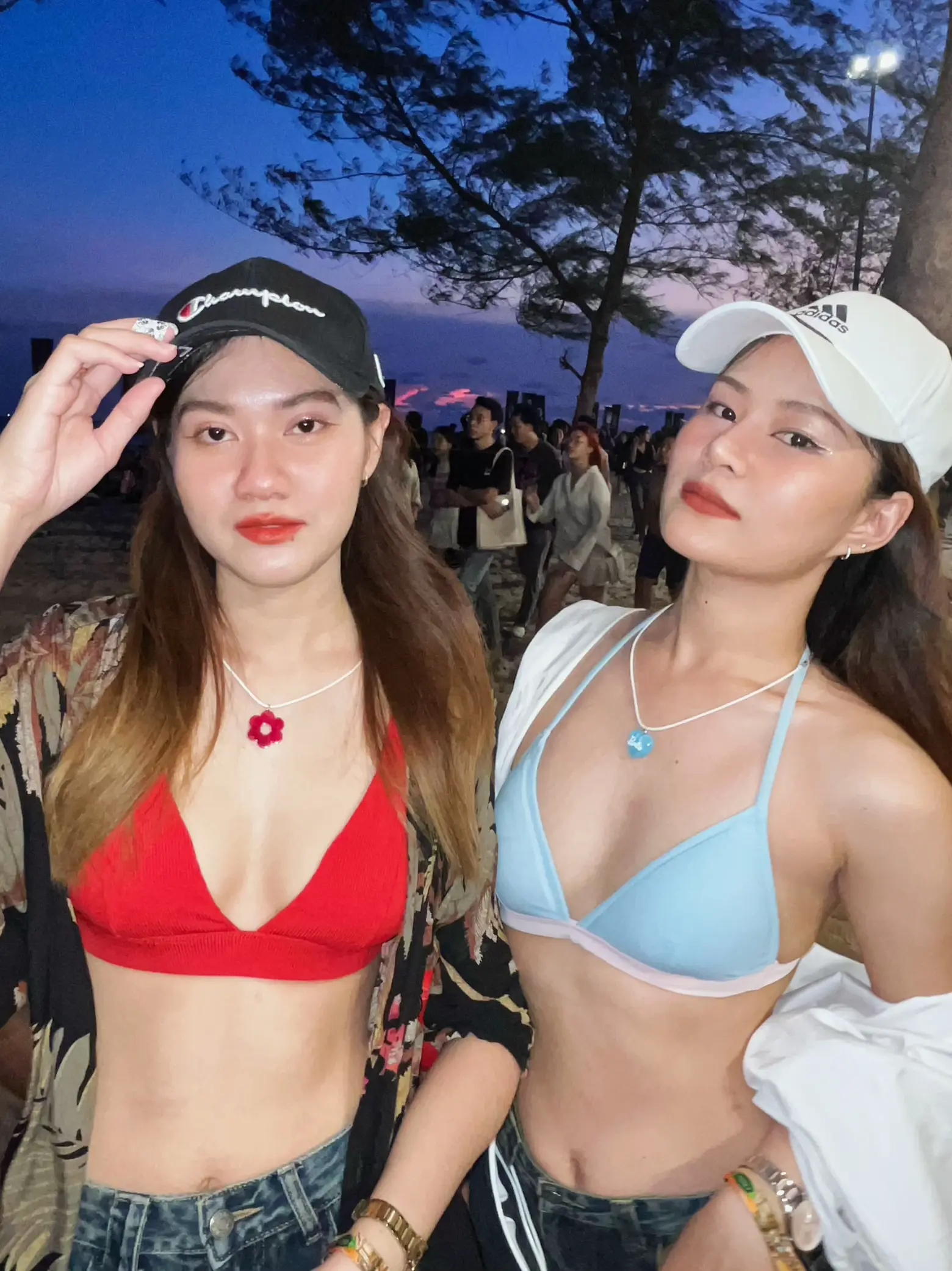 แต่งตัวไปคอนเสิร์ตริมทะเล ️‍🔥 ️‍🔥 | แกลเลอรีที่โพสต์โดย BT= Baitoei 😘 | Lemon8