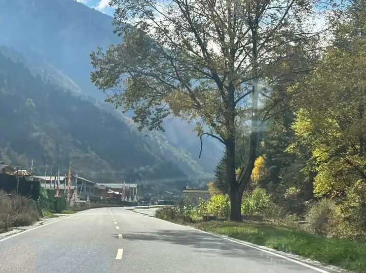 รีวิวอุทยานจิ่วจ้ายโกว (Jiuzhaigou) ช่วงใบไม้เปลี่ยนสี | แกลเลอรีที่โพสต์โดย Sarar.wt | Lemon8