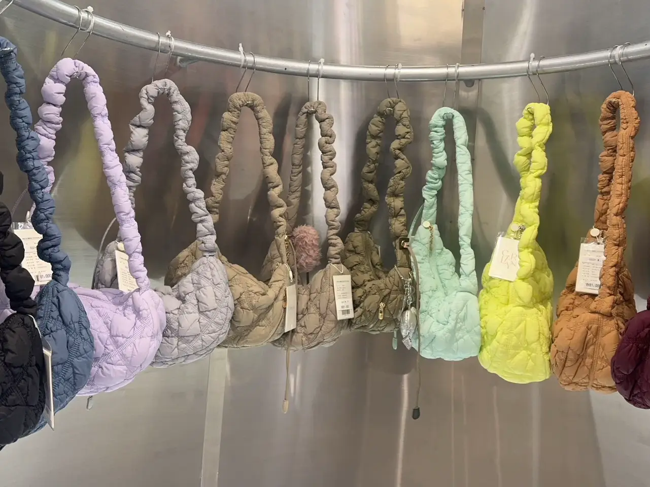 Carlyn Cozy M สดๆร้อนๆ Import มาจาก Korea 🇰🇷🛍️ | แกลเลอรีที่โพสต์โดย ...