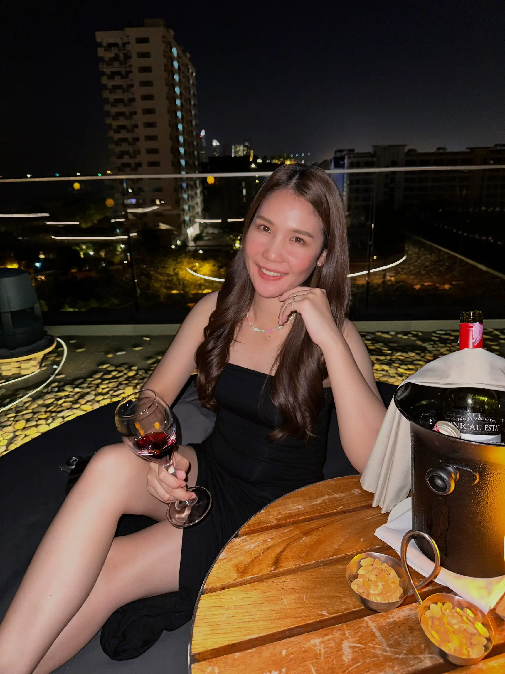 เมื่อสาวโรงงานต้องเปลี่ยนลุคไปดินเนอร์ 🍾 | แกลเลอรีที่โพสต์โดย WARI.T | Lemon8