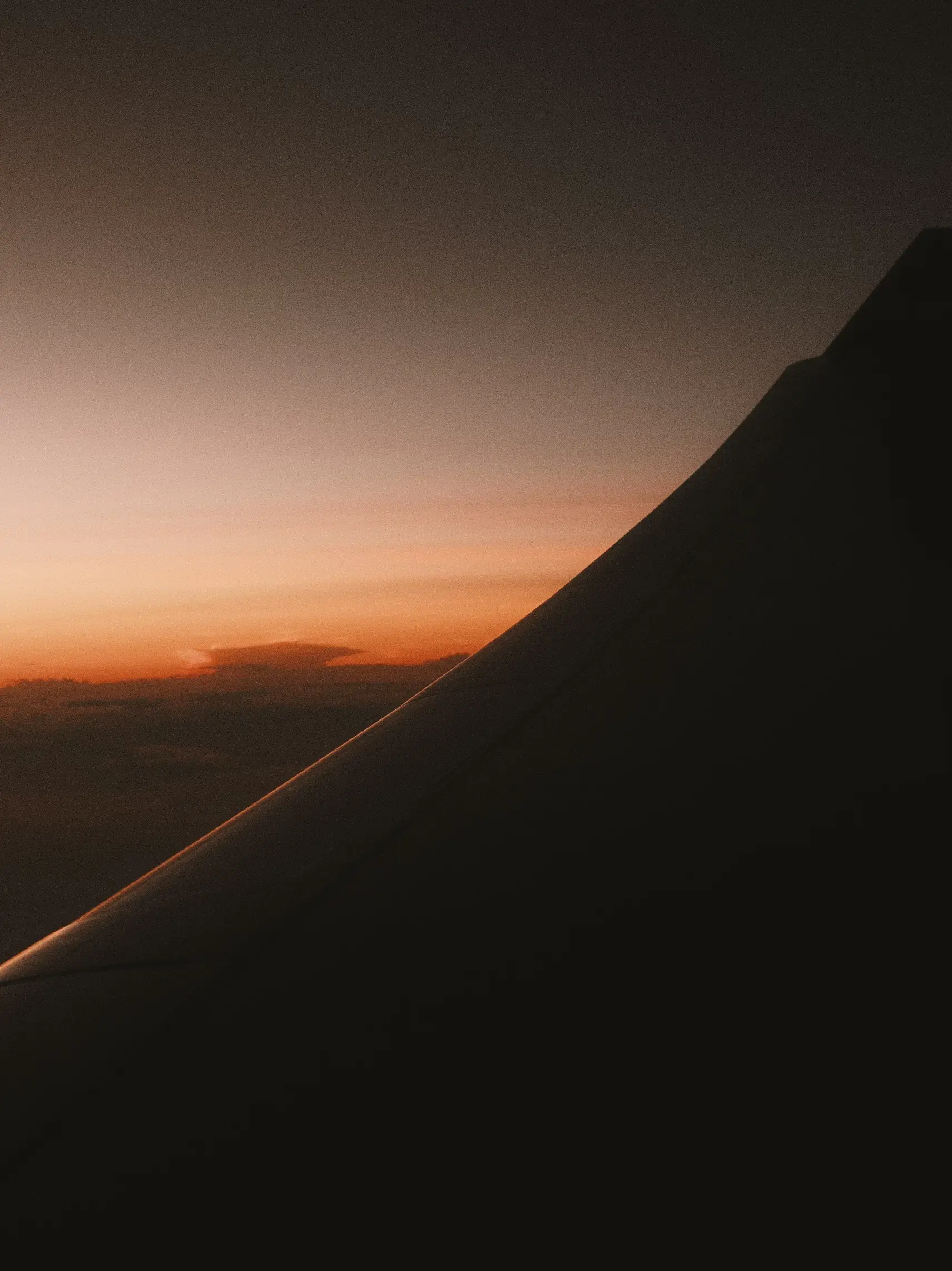 CATCHING SUNRISE ON TWAY FLIGHT 🇸🇬🇰🇷 | Gallery posted by Katelyn | Lemon8
