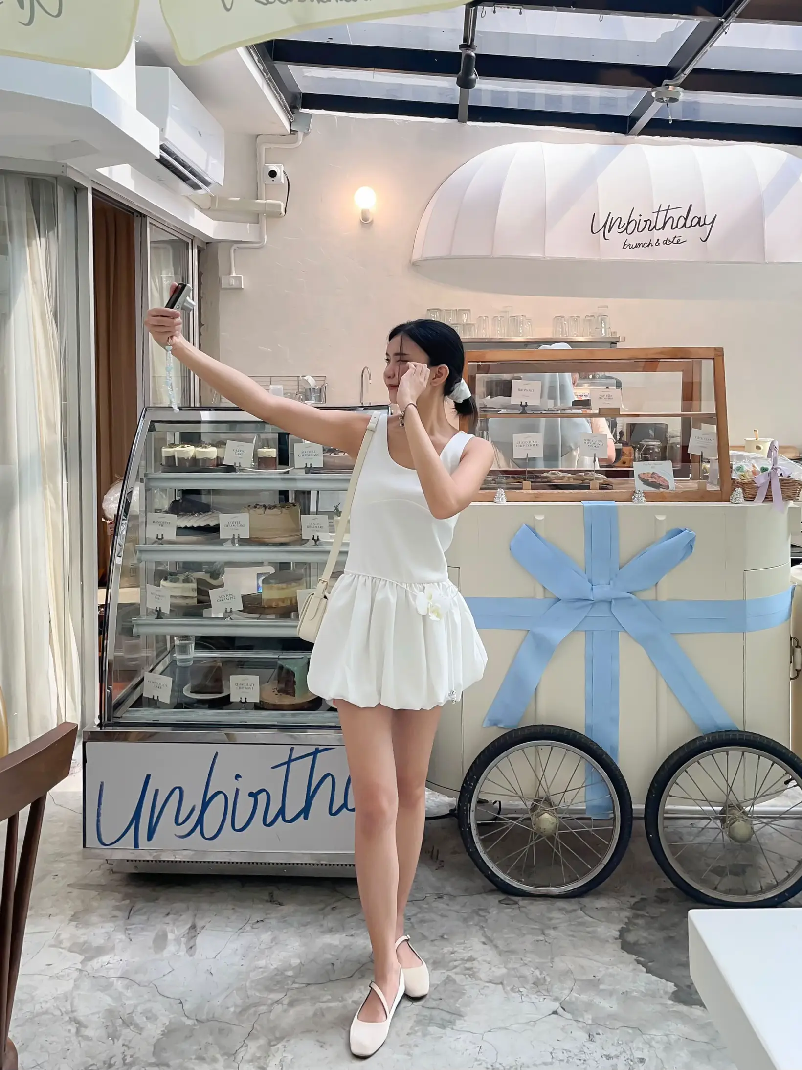 OOTD ลุคมินิเดรสเกาใจ🫶 | แกลเลอรีที่โพสต์โดย punch | Lemon8