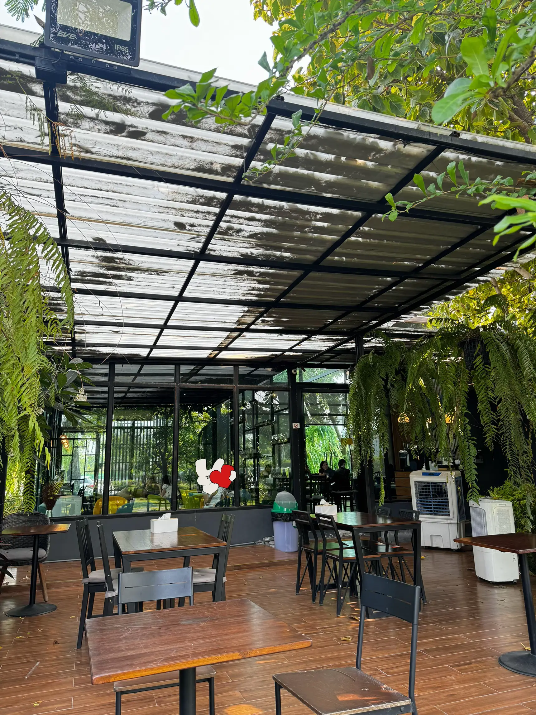 Double U coffee: หลบร้อน มาพึ่งร้าน(กาแฟ) | แกลเลอรีที่โพสต์โดย PING.KTBD | Lemon8