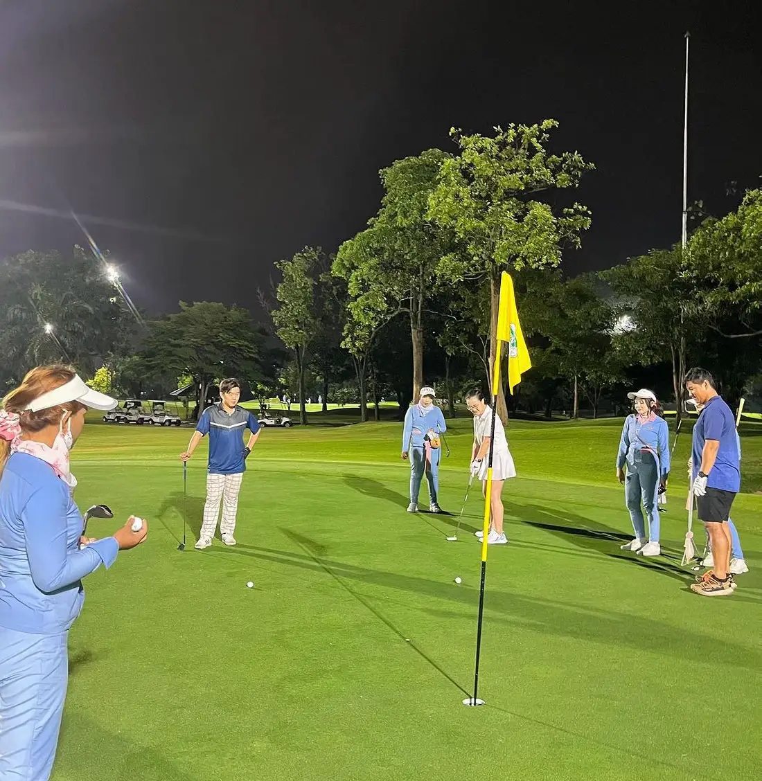 “ออกรอบตีกอล์ฟครั้งแรก” จบเกือบเที่ยงคืน! 😱 | แกลเลอรีที่โพสต์โดย ...