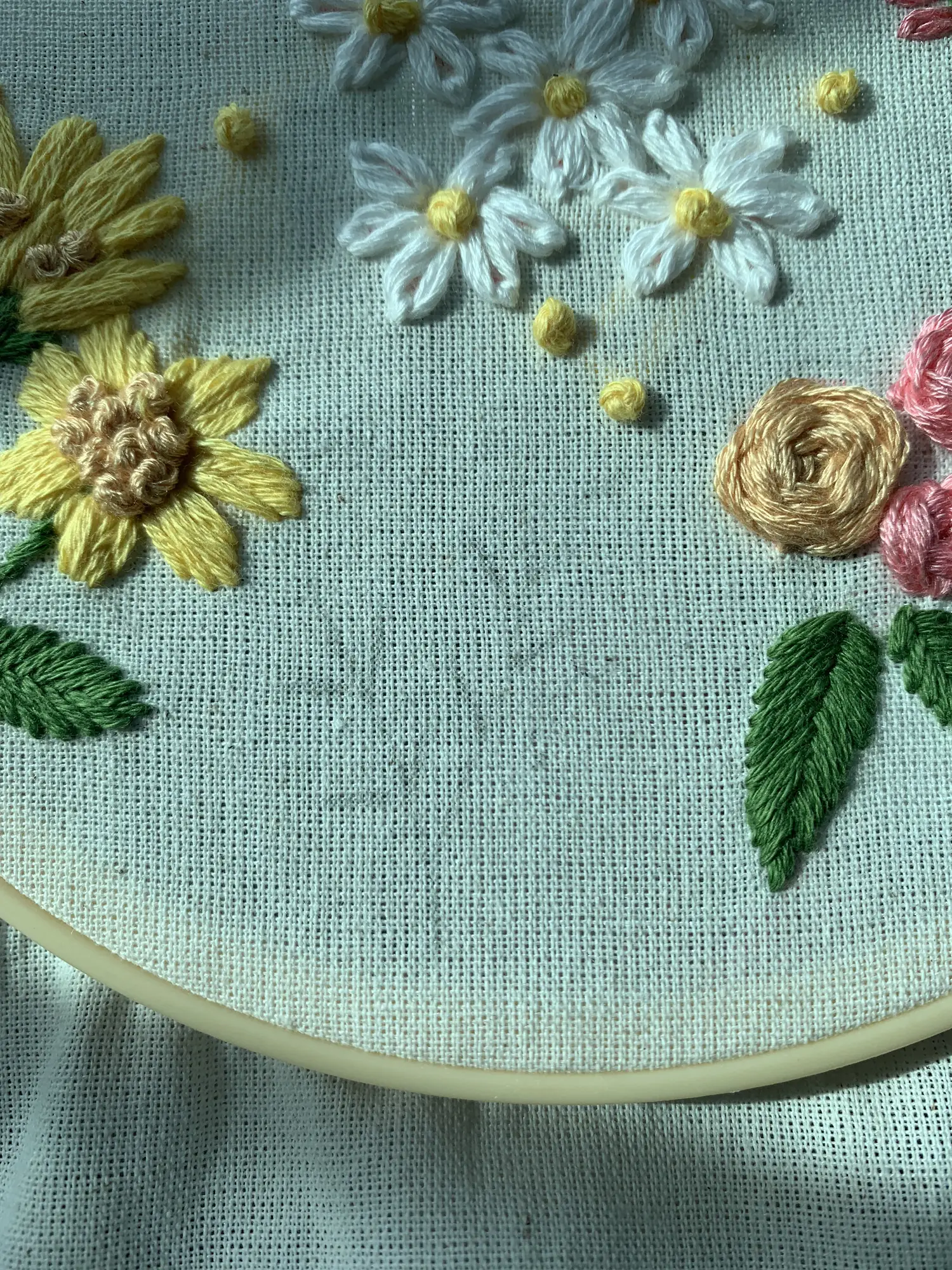 Flower Embroidery 🌸🕊️ How to Embroidered Simple Flowers with 2 ...