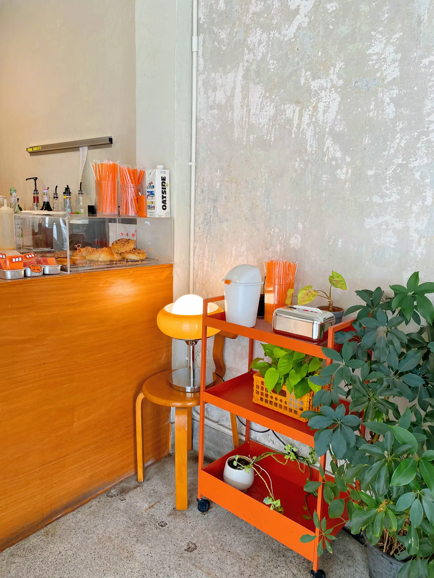 BOB COFFEE (บ็อบ) 🧡 คาเฟ่เท่ ๆ สไตล์ Loft ย่านสันติธรรม ☕️ | แกลเลอรีที่โพสต์โดย ArrayeeJourney🌷 ...