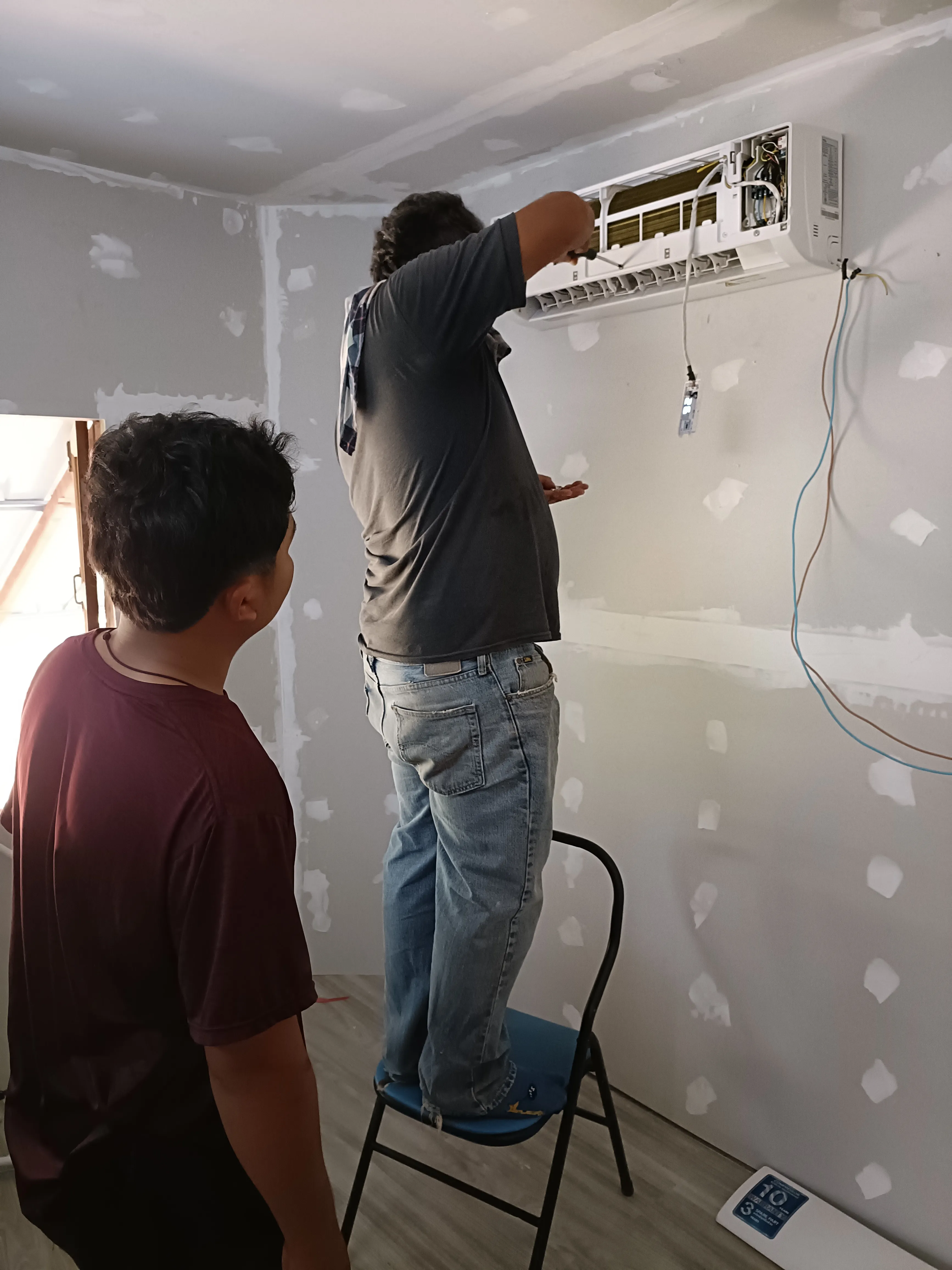 ติดตั้งแอร์ให้ลูกสาวก่อนที่จะถึงหน้าร้อน | แกลเลอรีที่โพสต์โดย Wolf Carpentry | Lemon8