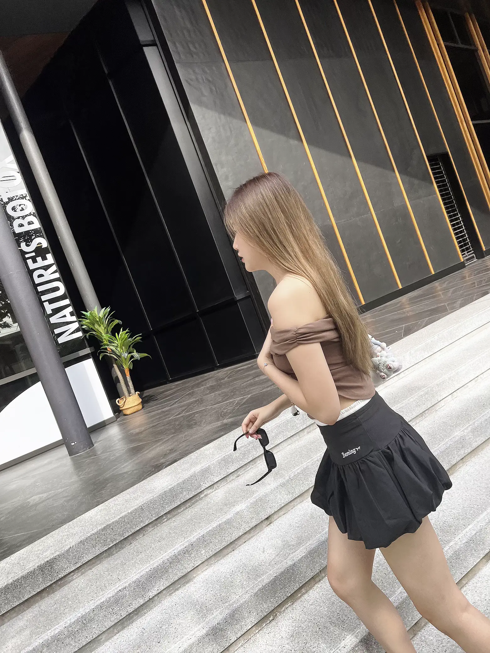 Ootd : ใส่กระโปรงยังไงให้ได้ลุคเท่ 🧚‍♀️ | แกลเลอรีที่โพสต์โดย aomphak | Lemon8