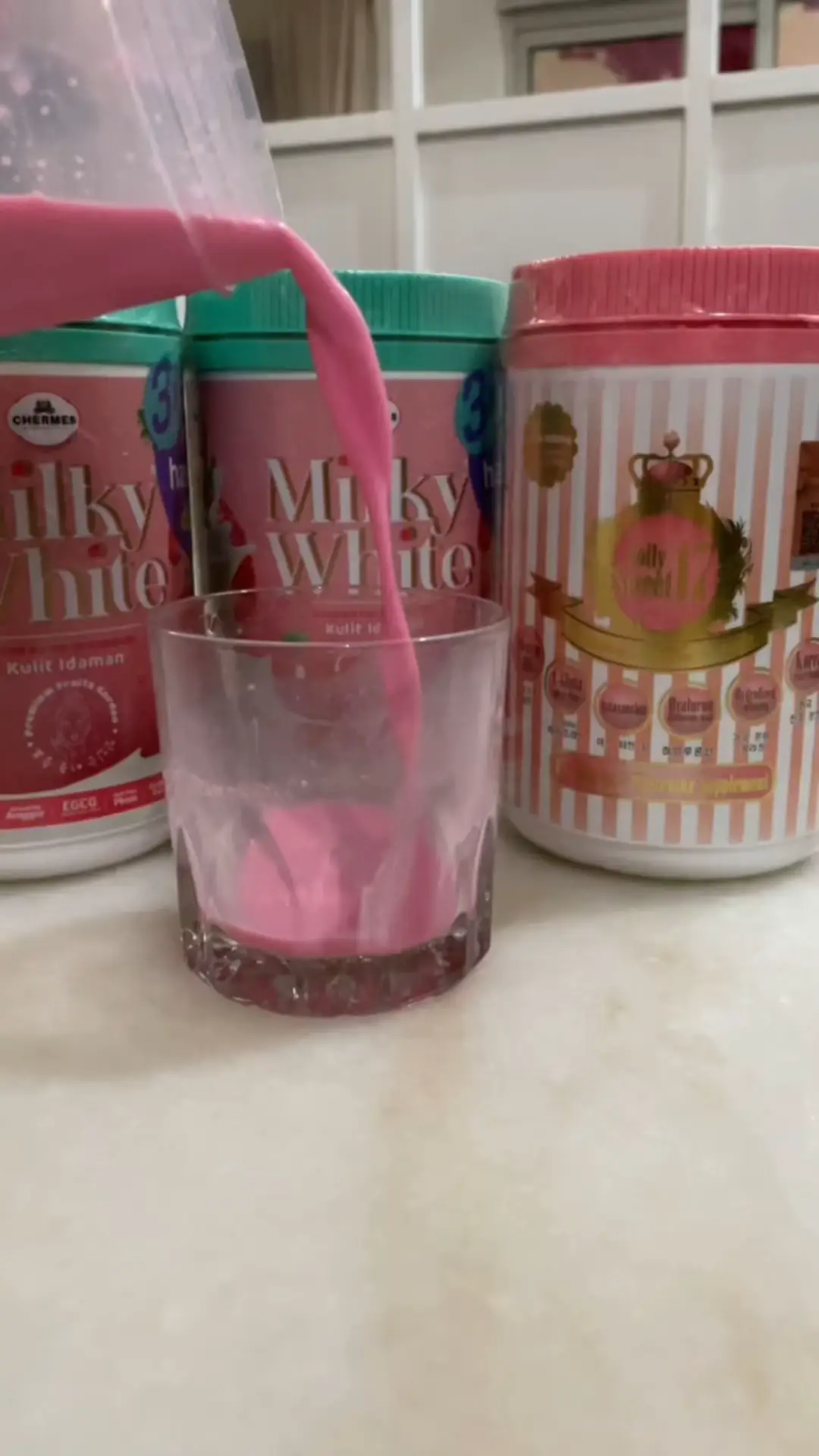 Mulakan hari kita dengan milky white dan kcolly 😍 | Video diterbitkan oleh Reena | Lemon8