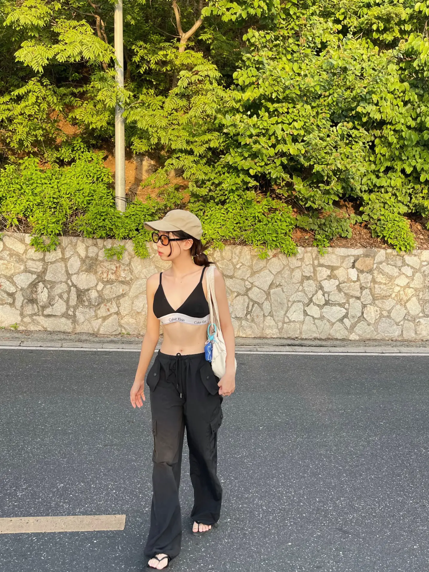 มุมถ่ายรูปฟีลพี่สาวเกาที่บางแสน🏝 | แกลเลอรีที่โพสต์โดย May warit | Lemon8