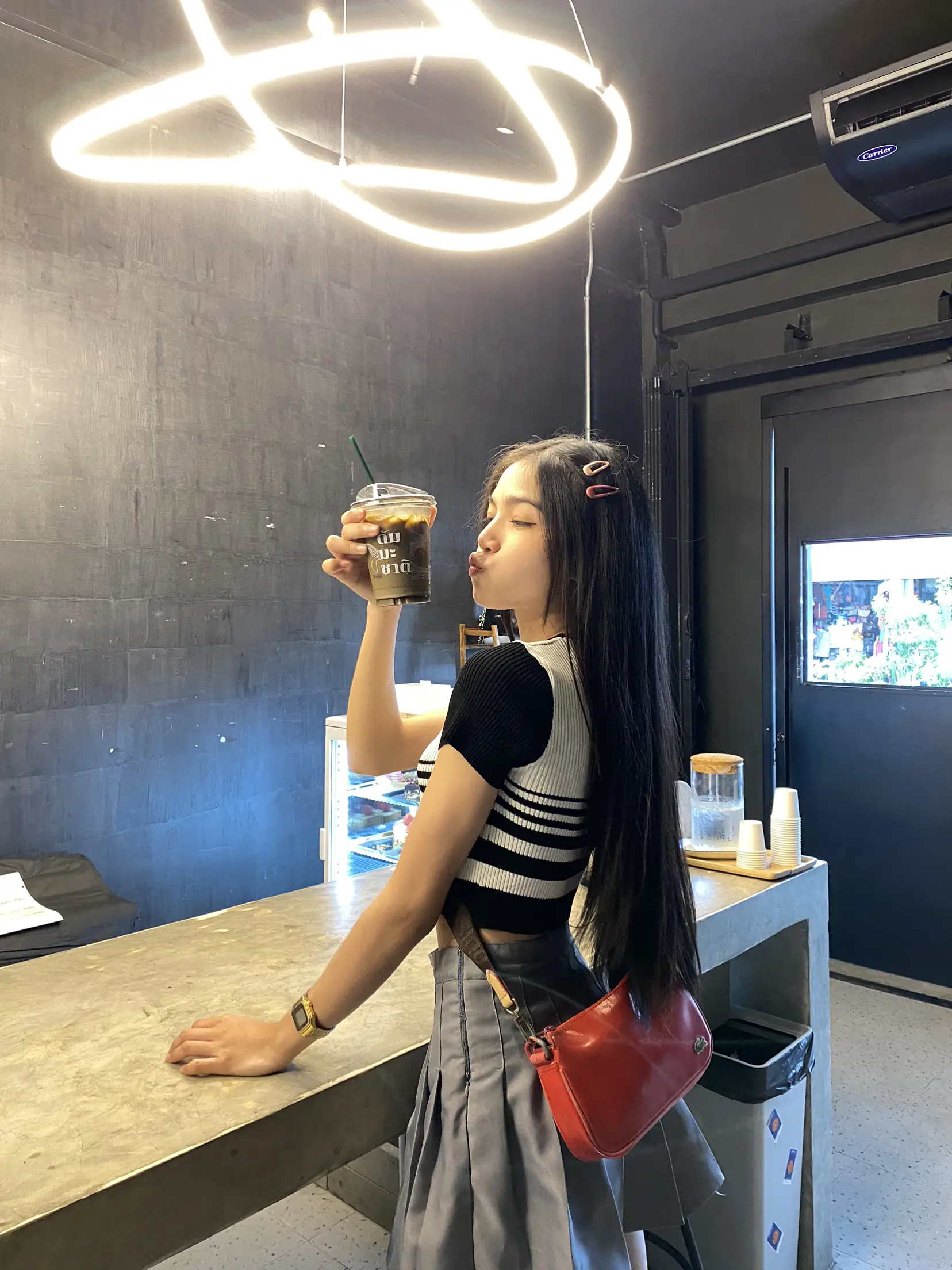 ️ดัมมะชาติ คาเฟ่โทนดำๆ ถ่ายรูปปัง☕️🖤 | แกลเลอรีที่โพสต์โดย Tookta_ | Lemon8