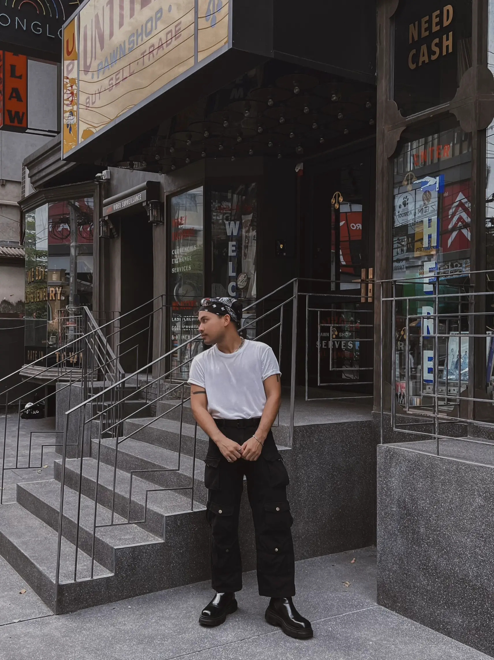 พิกัดถ่ายรูปหน้าบาร์ฟิลเมืองนอก | แกลเลอรีที่โพสต์โดย MAC | Lemon8