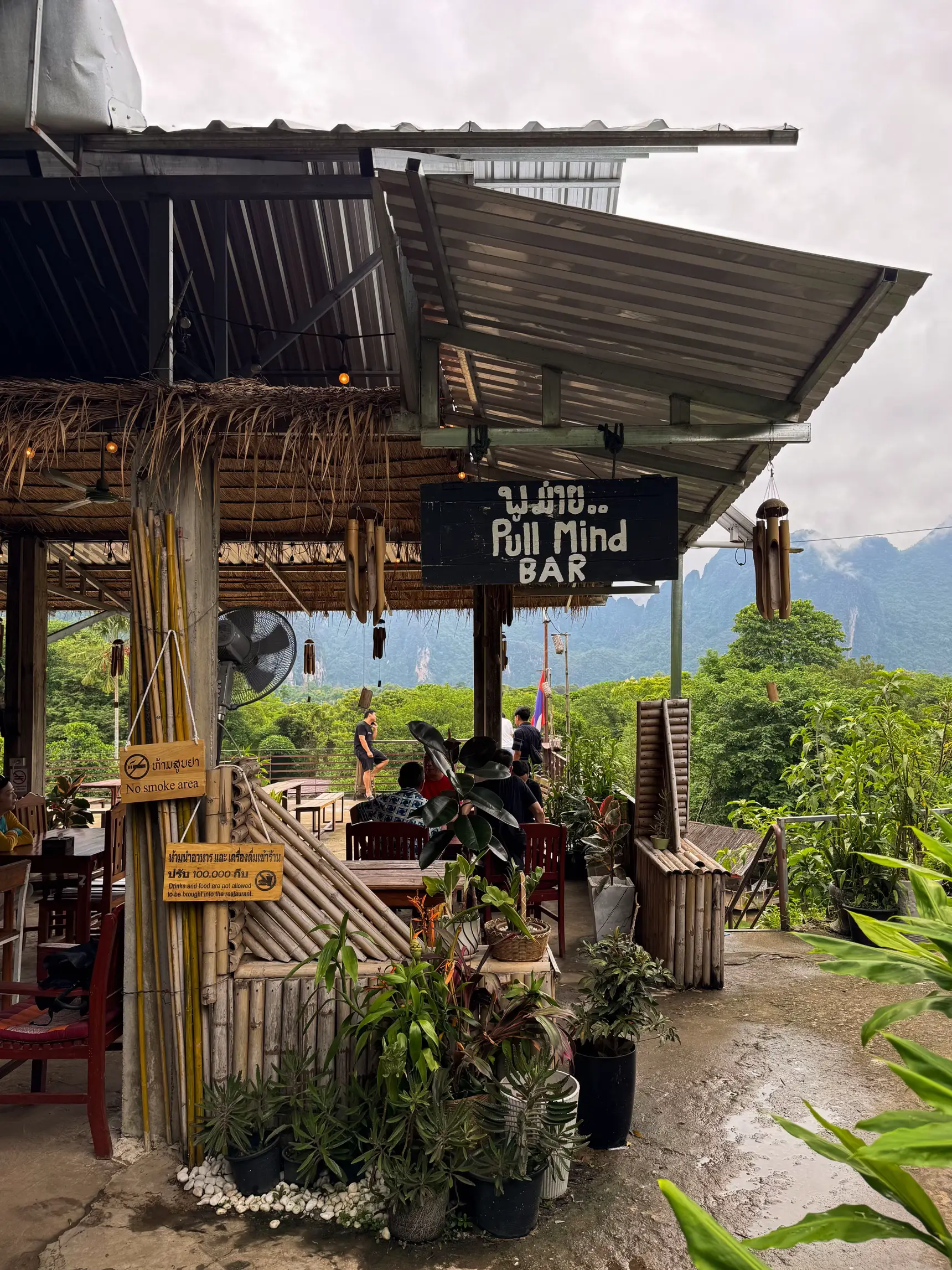 คาเฟ่กลางหุบเขาสุดชิล วิวสวยหลักล้าน แห่งเมือง #วังเวียง 🇱🇦🥤🍃 | แกลเลอ ...