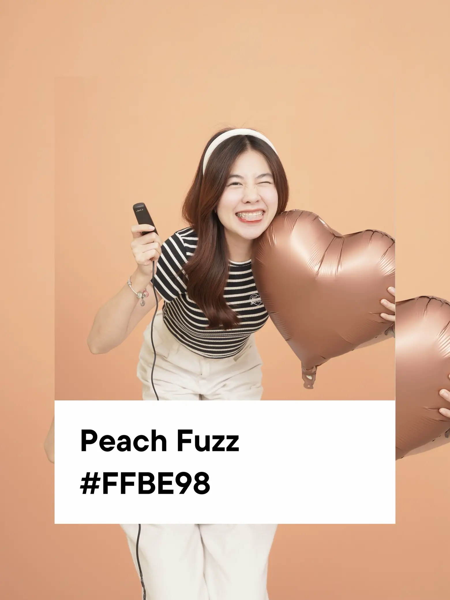 ชวนเพื่อนมาถ่ายรูปกับสีพื้นหลัง Peach Fuzz สีแห่งปี 2024 🍑 🤳🏻 | แกลเลอรีที่โพสต์โดย Stay Studio ...