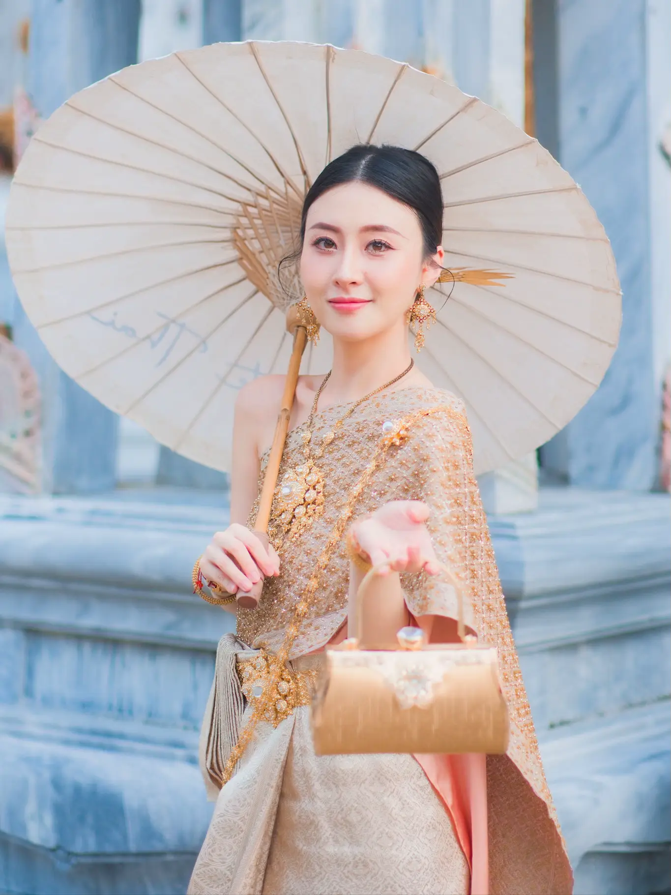 ถ่ายรูปชุดไทยกับสาวไต้หวัน ️ | แกลเลอรีที่โพสต์โดย Gun.portfolio | Lemon8