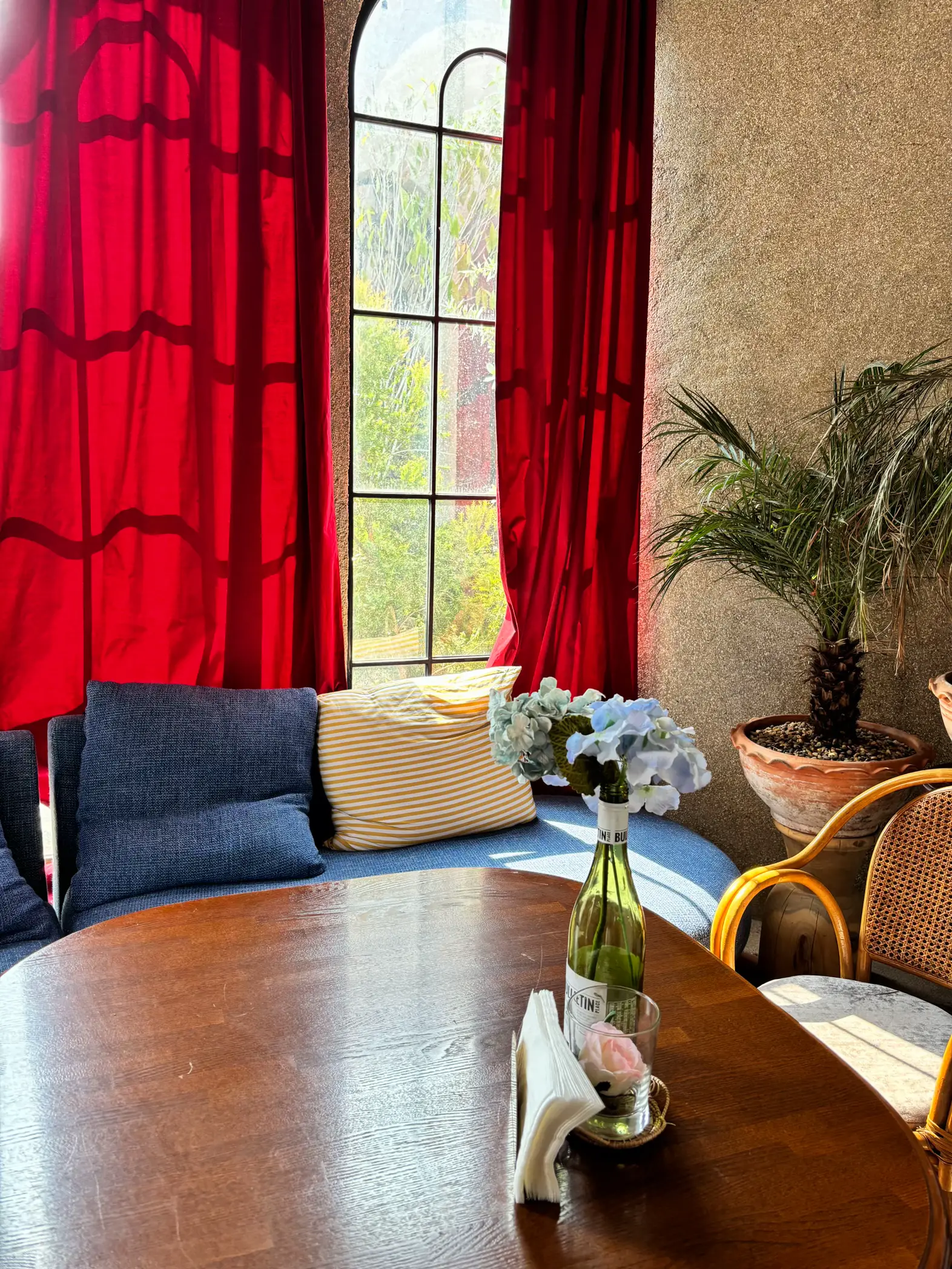 ถ่ายรูปเล่นที่คาเฟ่ FO SHO BRO | แกลเลอรีที่โพสต์โดย シ | Lemon8