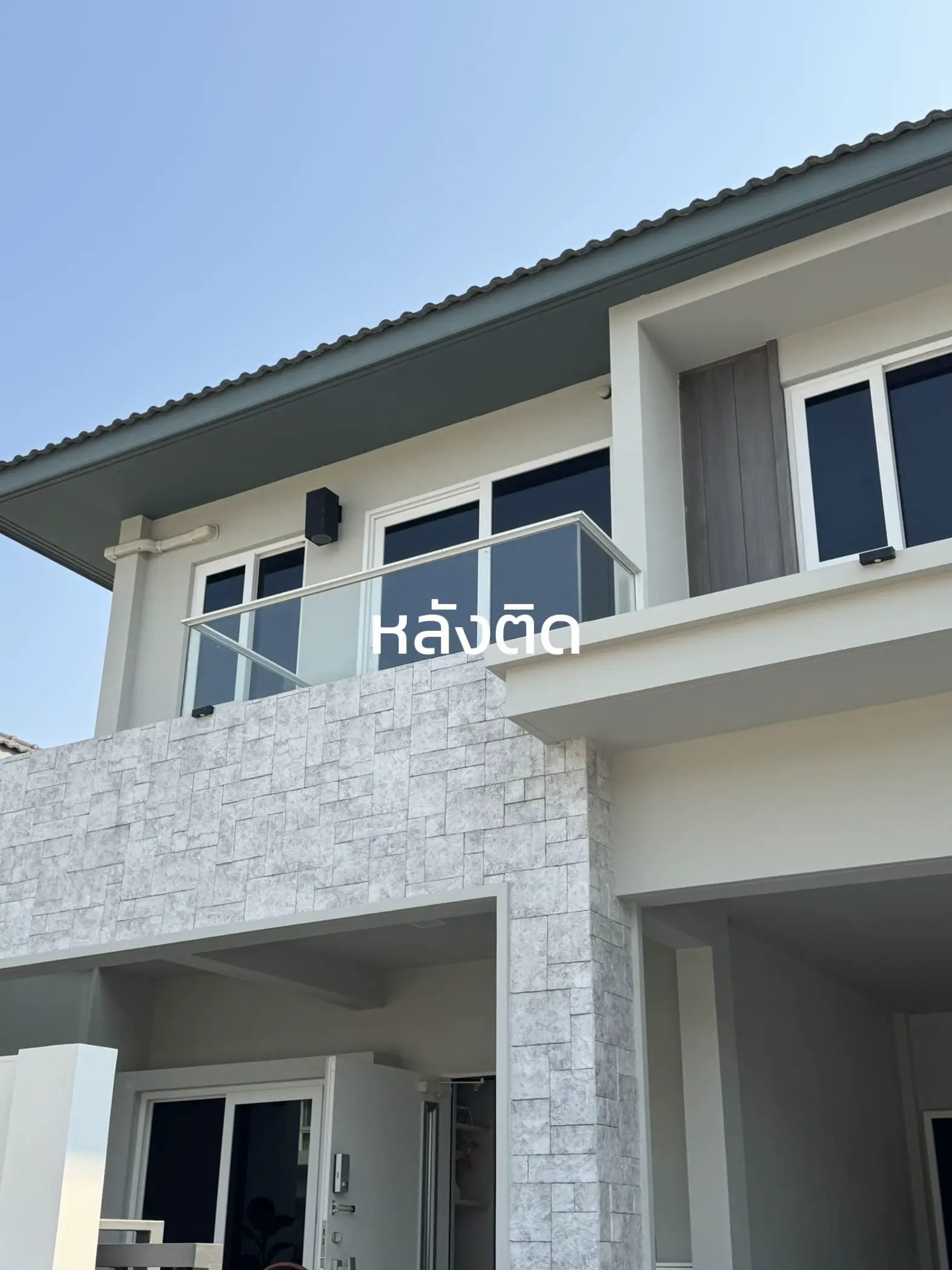 ติดฟิล์มรอบบ้าน ดีจริงไหม? เลือกยังไงดี? | แกลเลอรีที่โพสต์โดย Better Be Bright | Lemon8